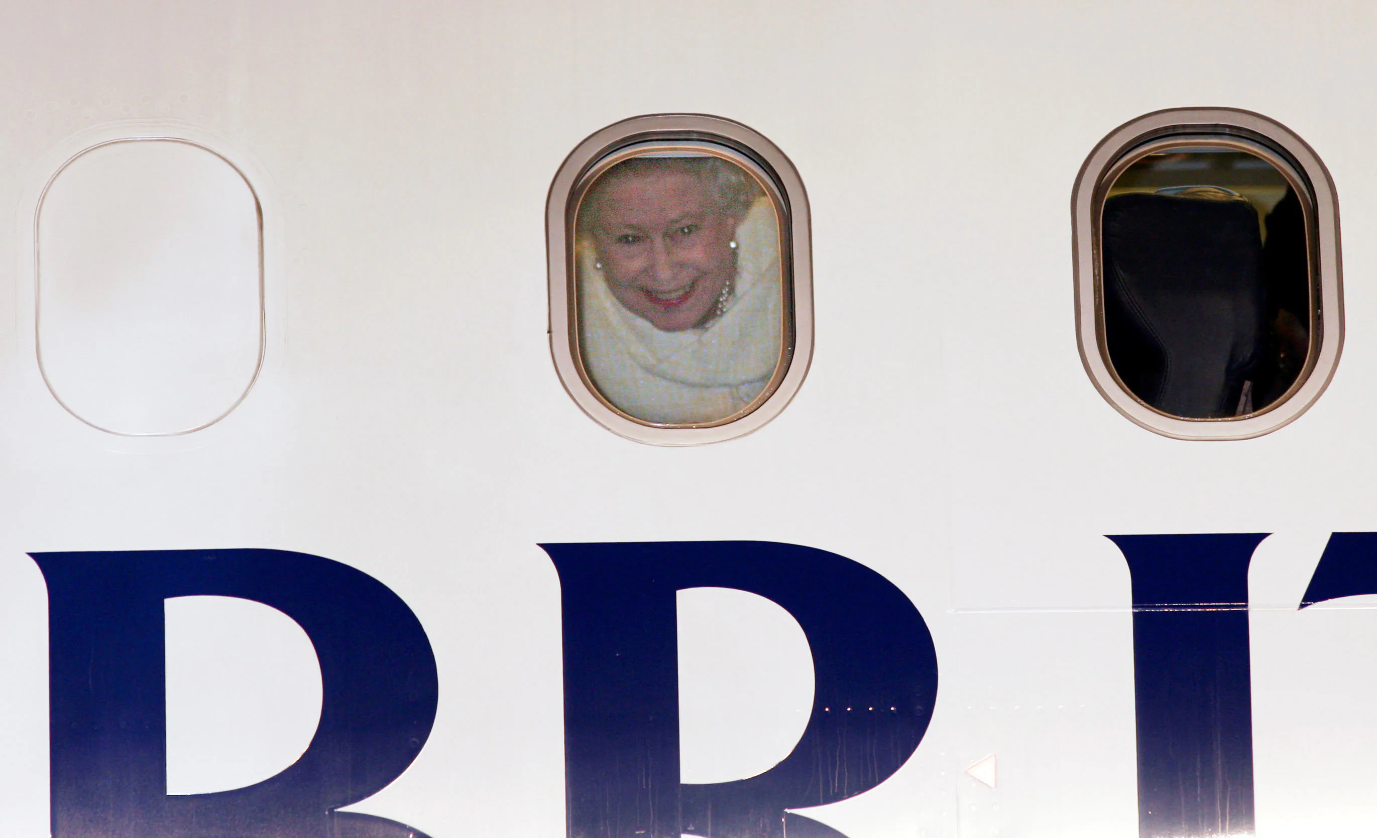 Queen Elizabeth’s Very Specific Flight Preferences Revealed In New ...
