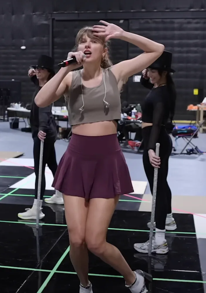 Taylor Swift’s “I Can Do It With A Broken Heart” Music Video Is Full Of ...