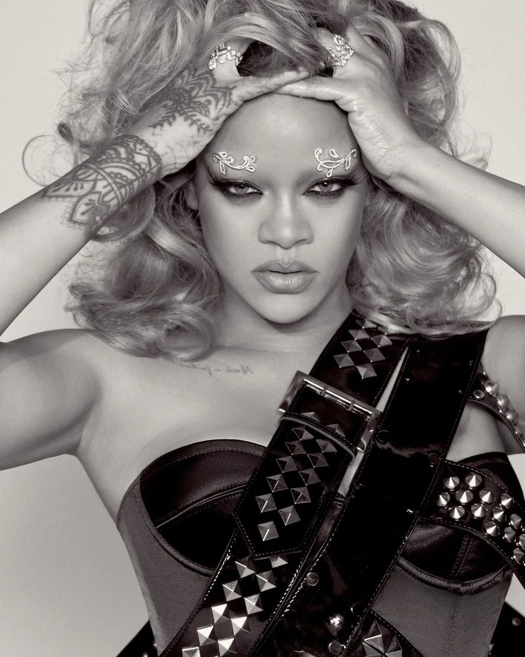 Rihanna's Crystal Eyebrows Are Unlike Anything She's Tried Before