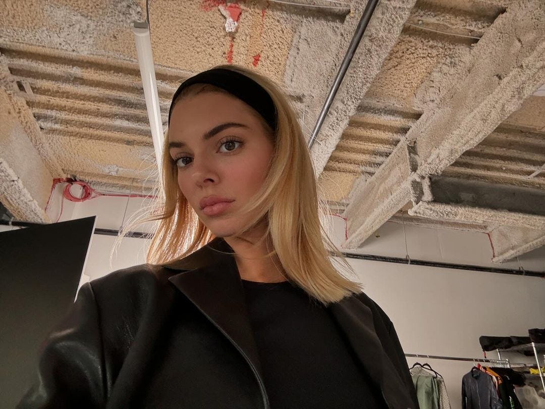 Kendall Jenner's New Blonde Hair Is An Extreme & Total Transformation