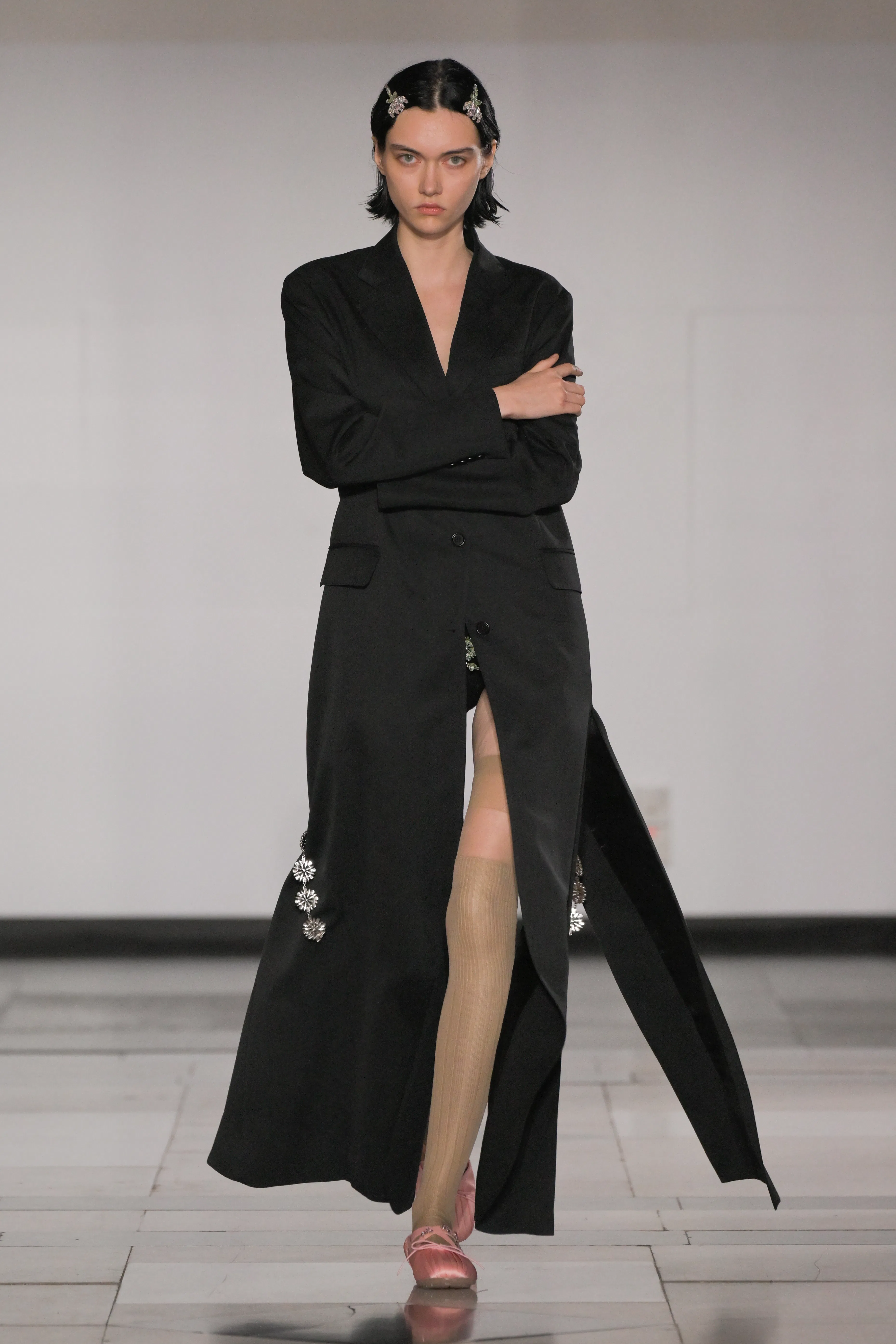 Simone Rocha Spring 2025: A Haunting Curation of Greatest Hits