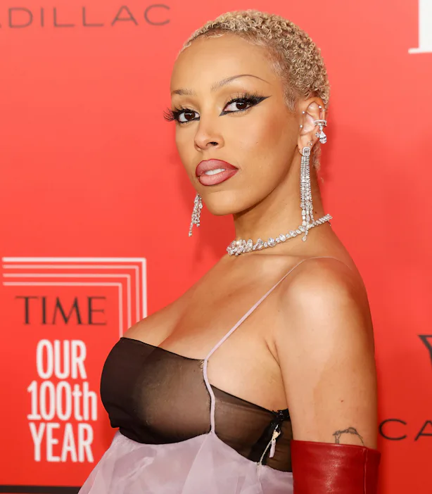 Doja Cat Wore A Strapless Dress With Her Cleavage On Display