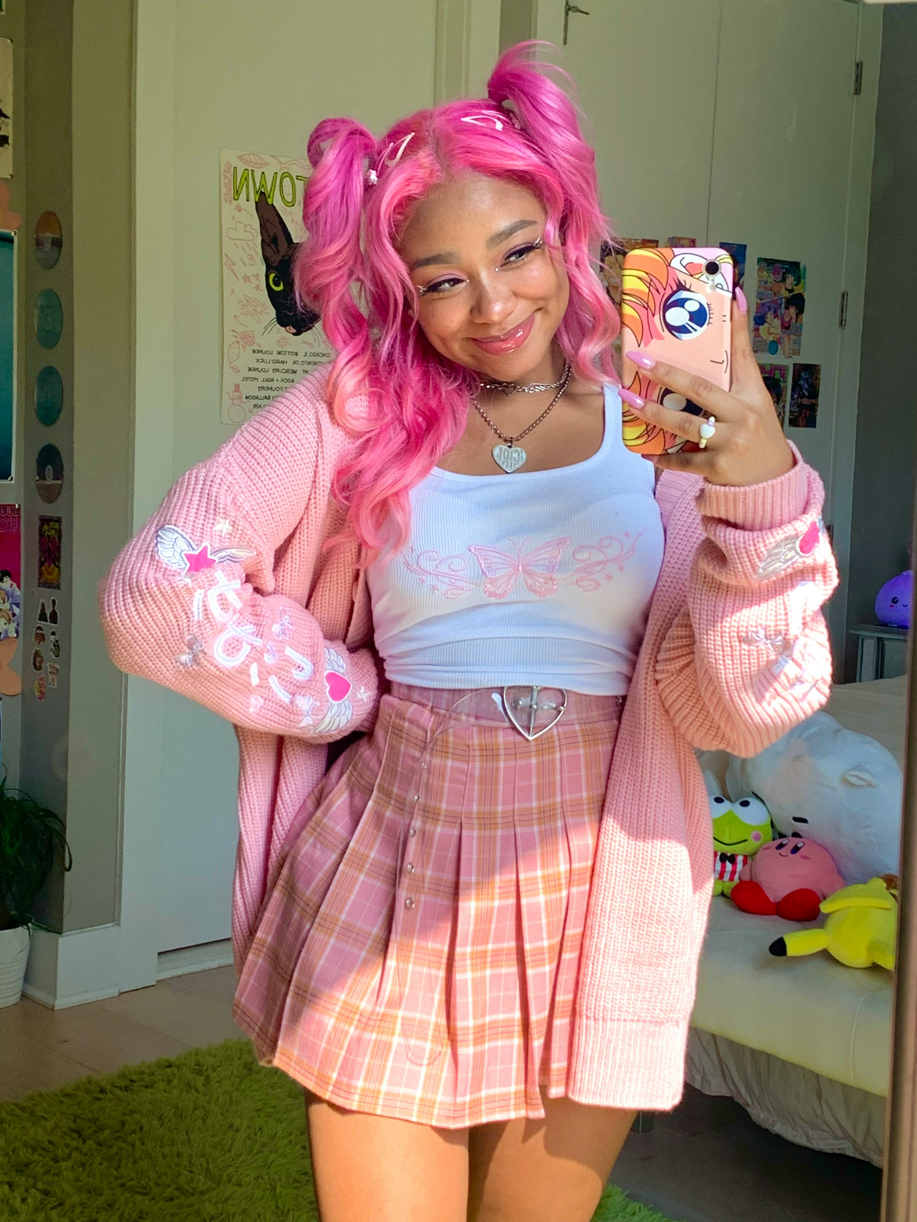 Fashion Creator Axaila Shares Her Weekly Screen Time Diary