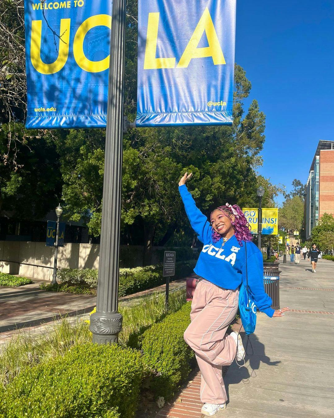 Fashion Creator Axaila Shares Her Weekly Screen Time Diary