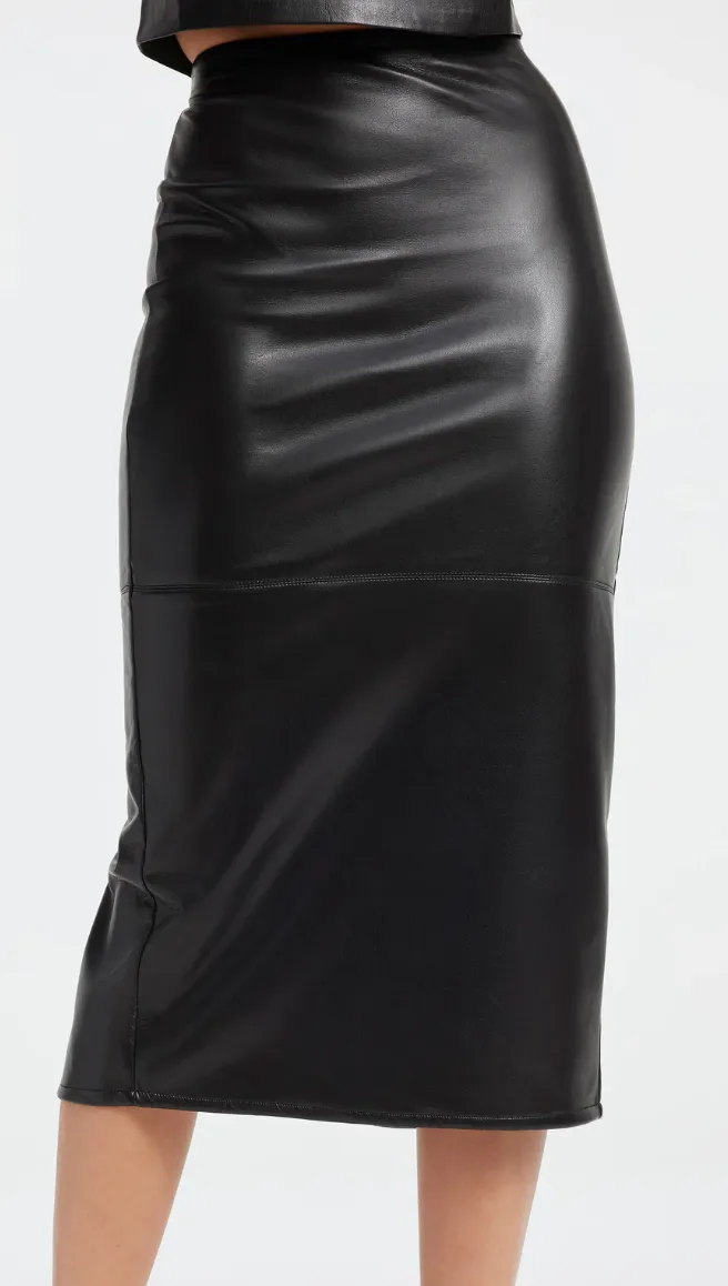 Cindy Crawford Is The Star Of Good American’s New Campaign