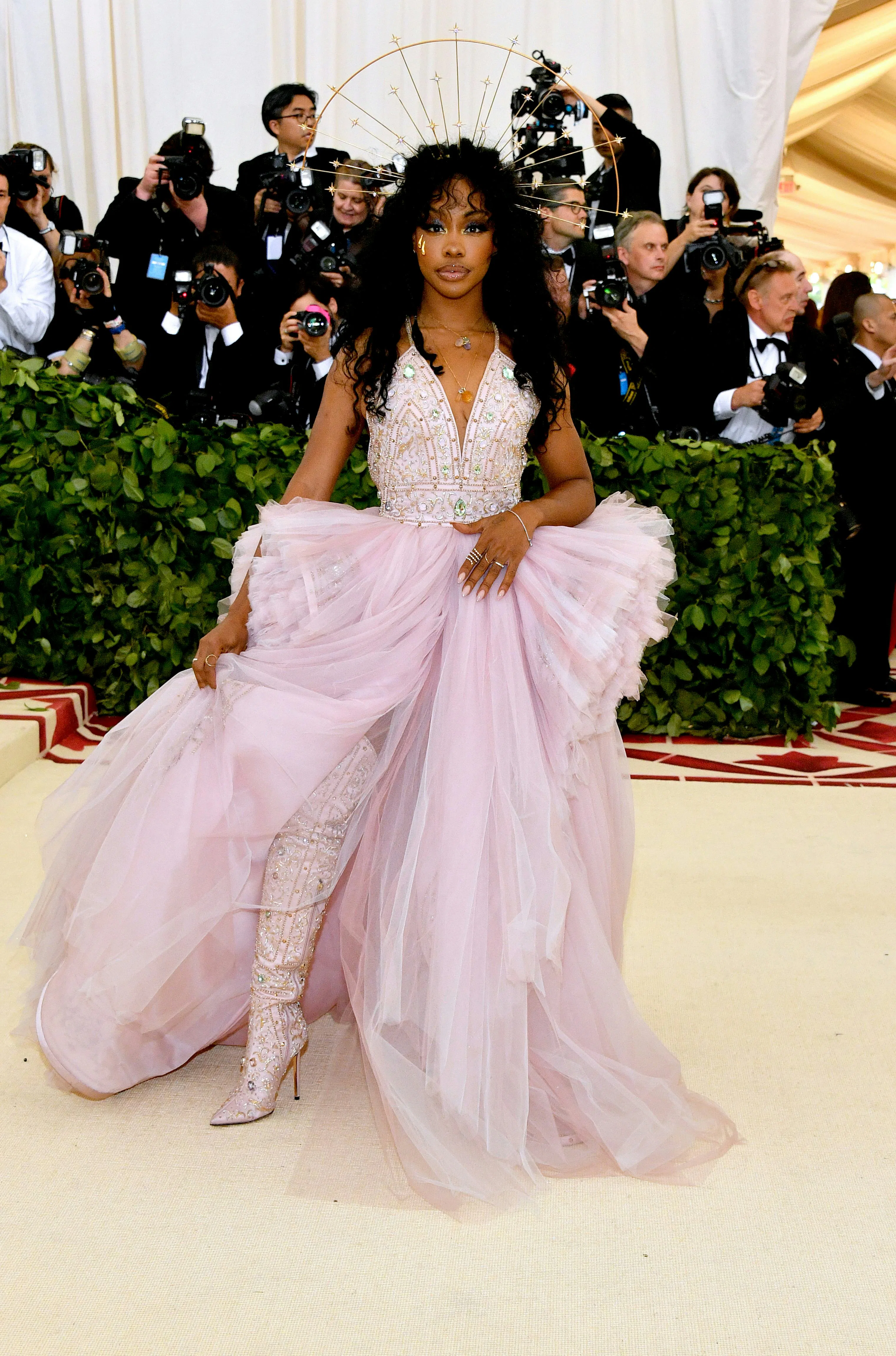 SZA’s Best Red Carpet Fashion Moments Are No ‘Snooze’