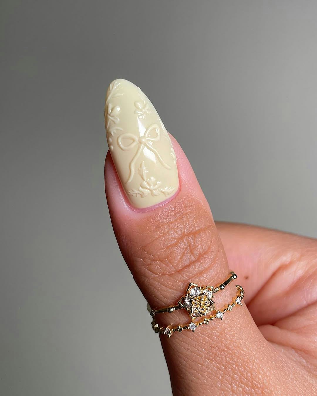 10 “Butter Yellow” Nail Art Ideas For Your Soft Girl Era