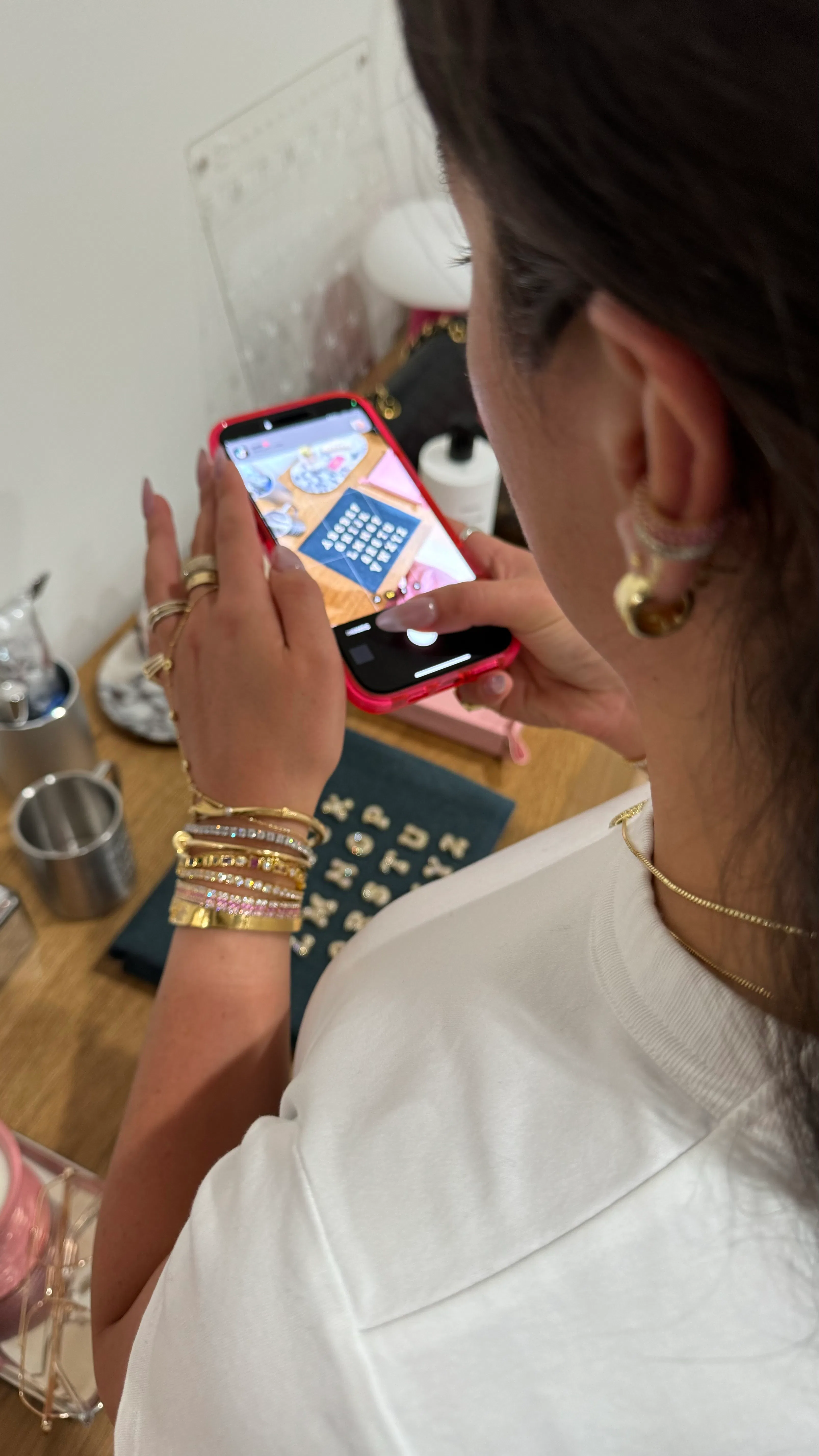 EP Jewels' Evange Petrakis Shares Her Weekly Screen Time Diary