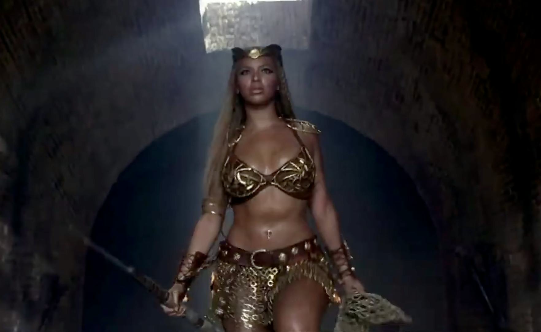 Beyoncé & Britney Spears Wore Gold Bras Pre-Super Bowl 2004