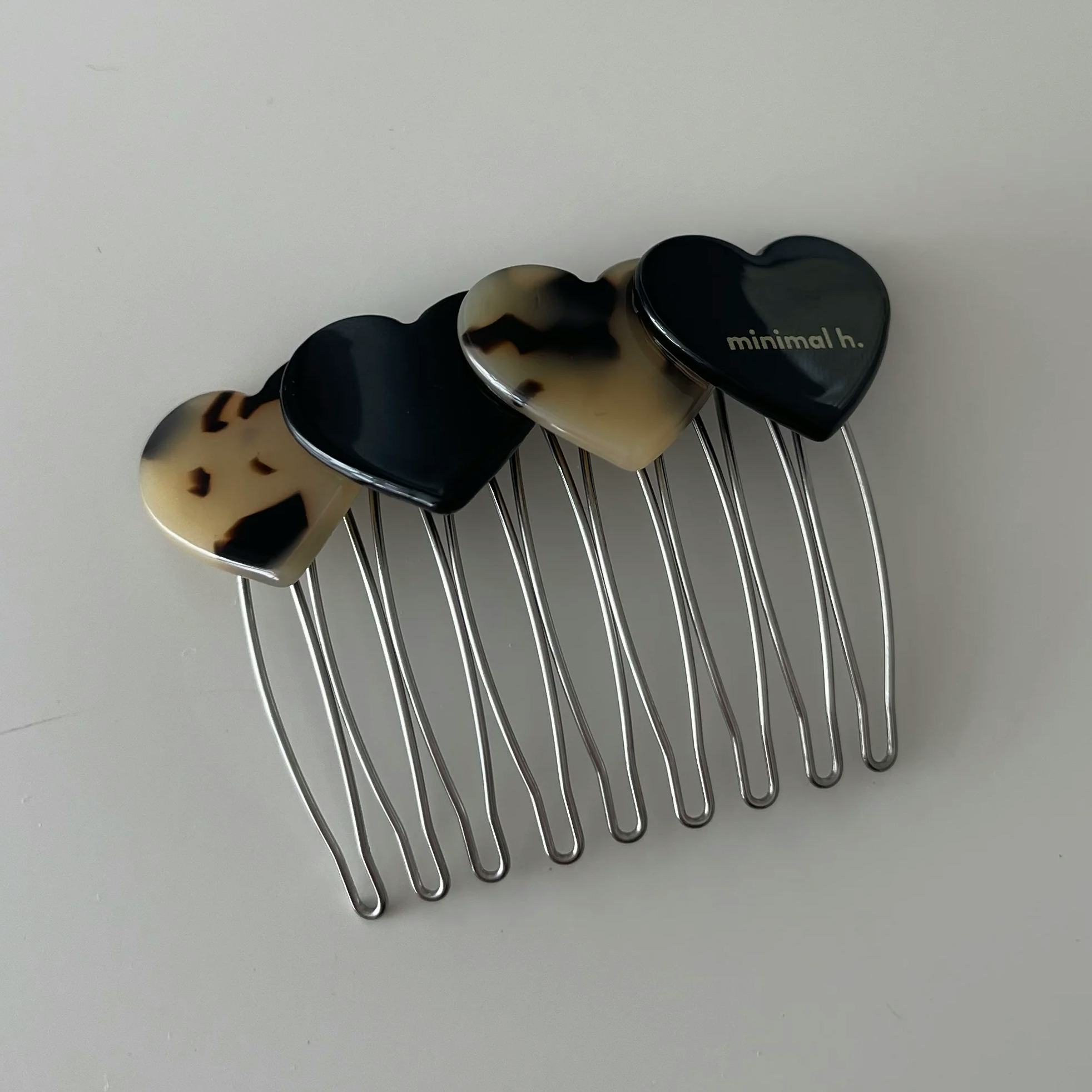 “French Combs” Are The New It Girl Hair Accessory