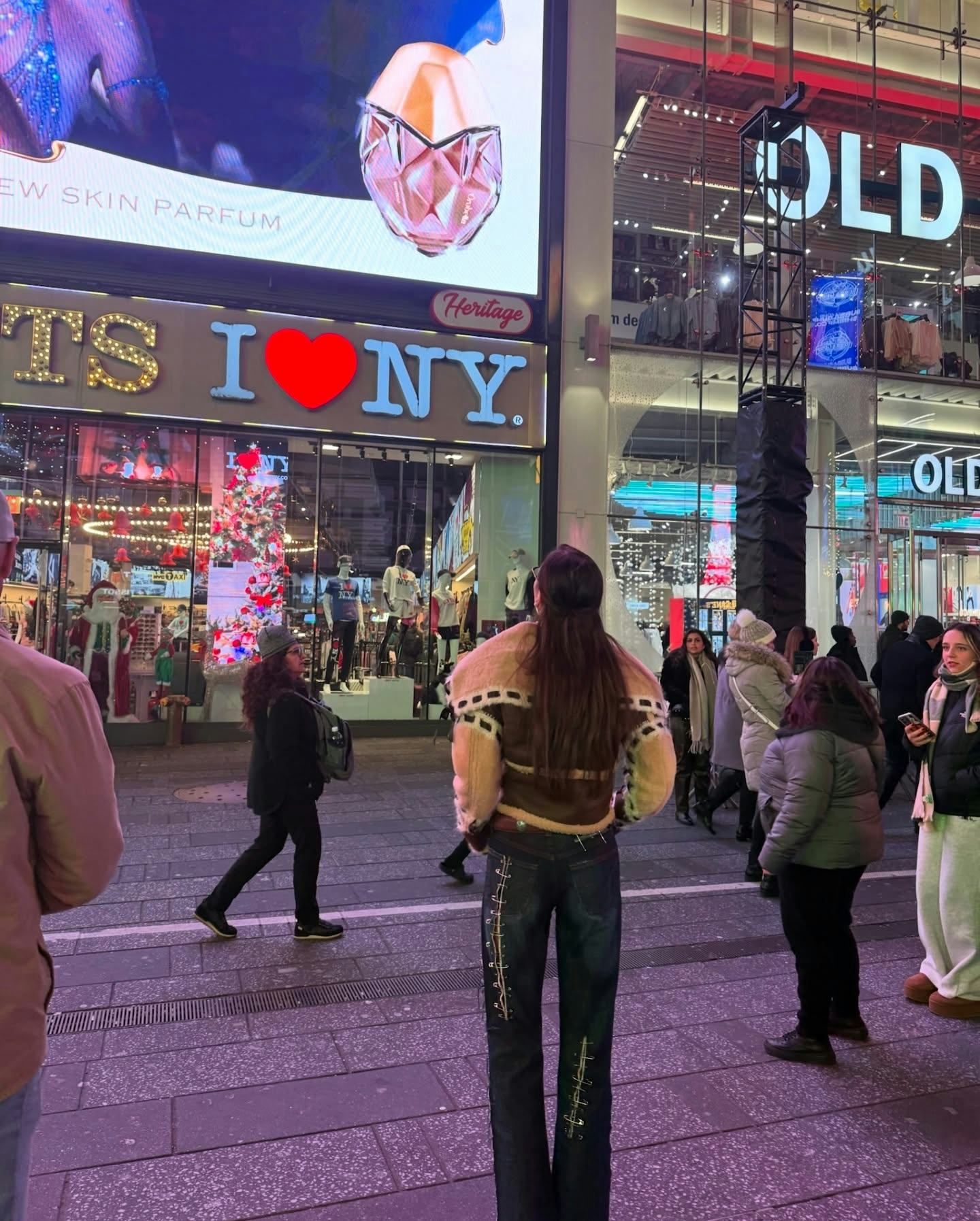 Bella Hadid's Cutout Jeans For New Year's Eve Were Punk