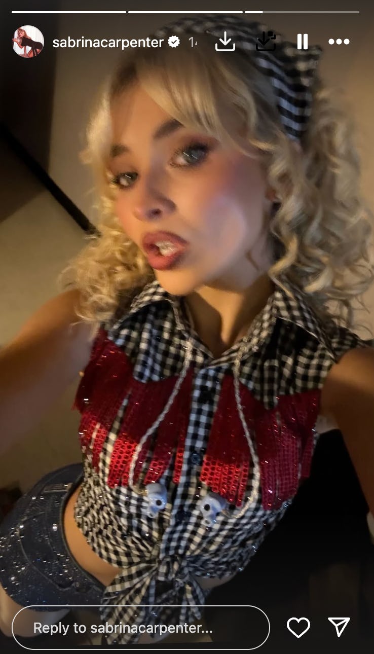 Sabrina Carpenter's ACL 'Fit Included A Crop Top & Micro Shorts