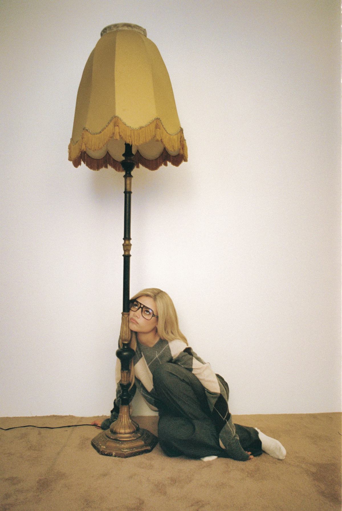 Amelia Gray Gets A History Lesson From Olivia Colman, Burberry Style