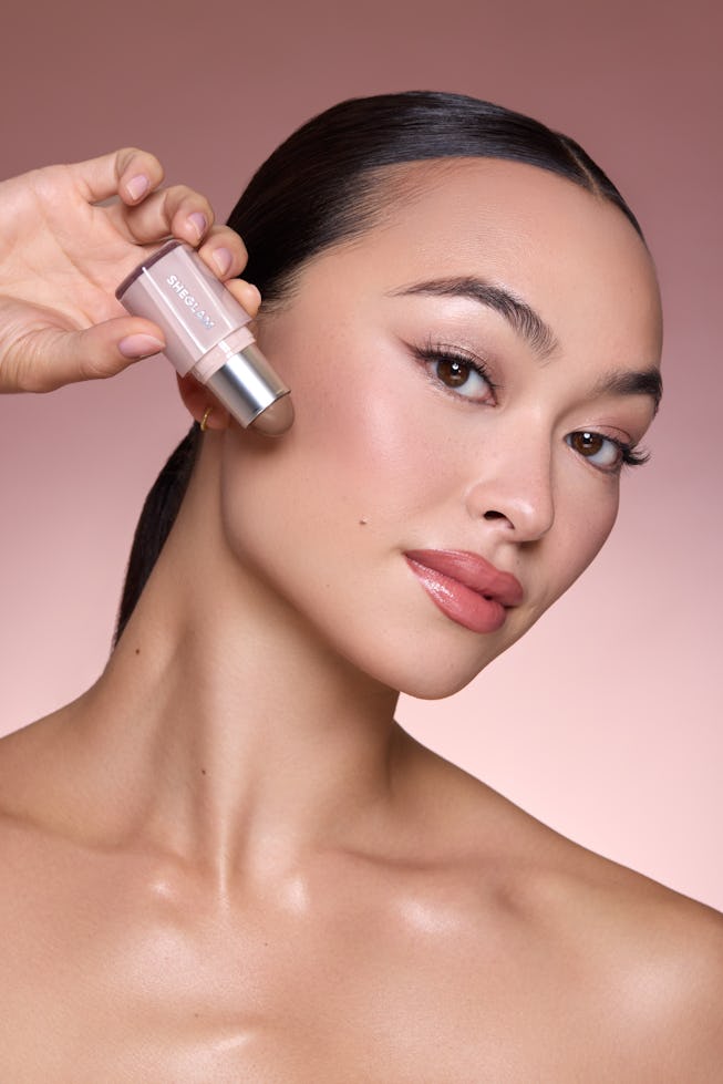 Here’s How To Nail The Latest “Clean Girl Contour” Trend With SHEGLAM