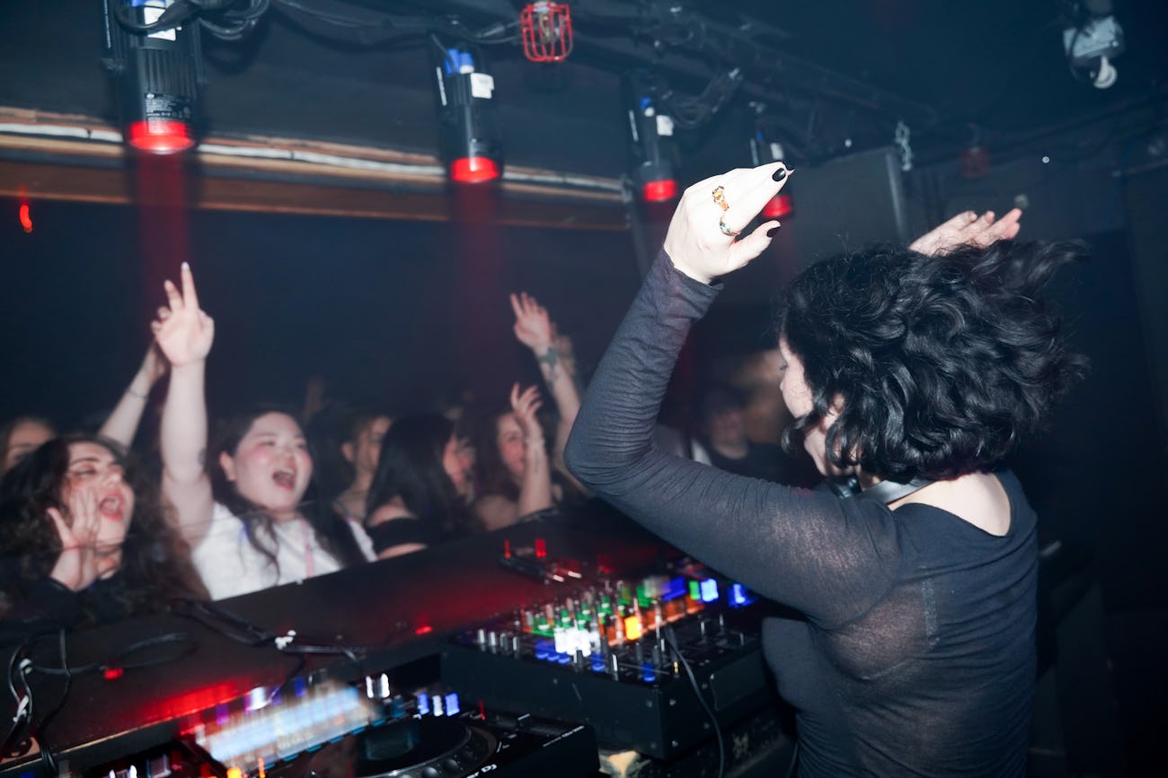 Kelly Lee Owens On ‘Dreamstate' & Partying With Charli XCX