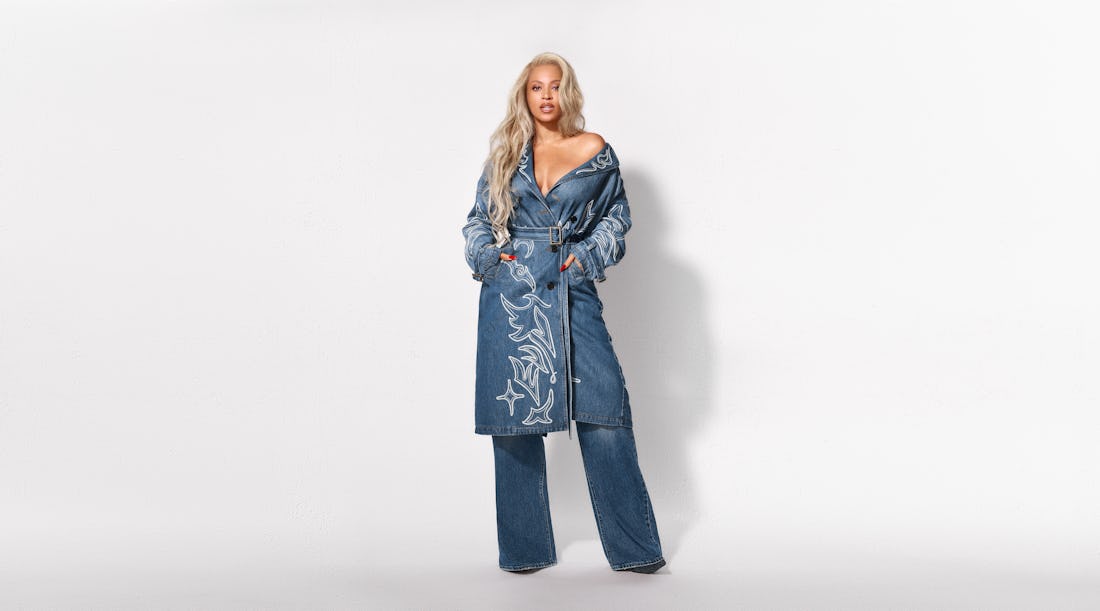 Beyoncé's "Pool Hall" Ad Campaign In Levi's Jeans Is Iconic