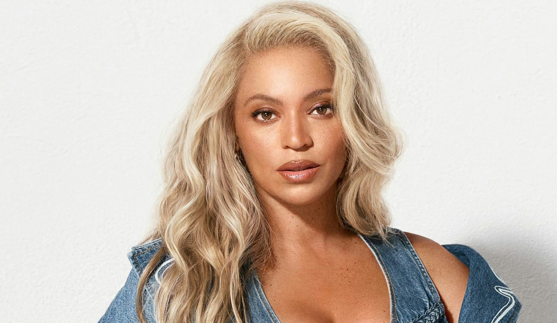 Beyoncé's "Pool Hall" Ad Campaign In Levi's Jeans Is Iconic