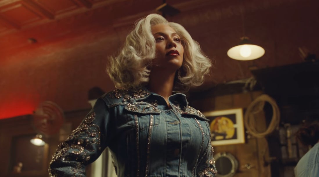 Beyoncé's "Pool Hall" Ad Campaign In Levi's Jeans Is Iconic