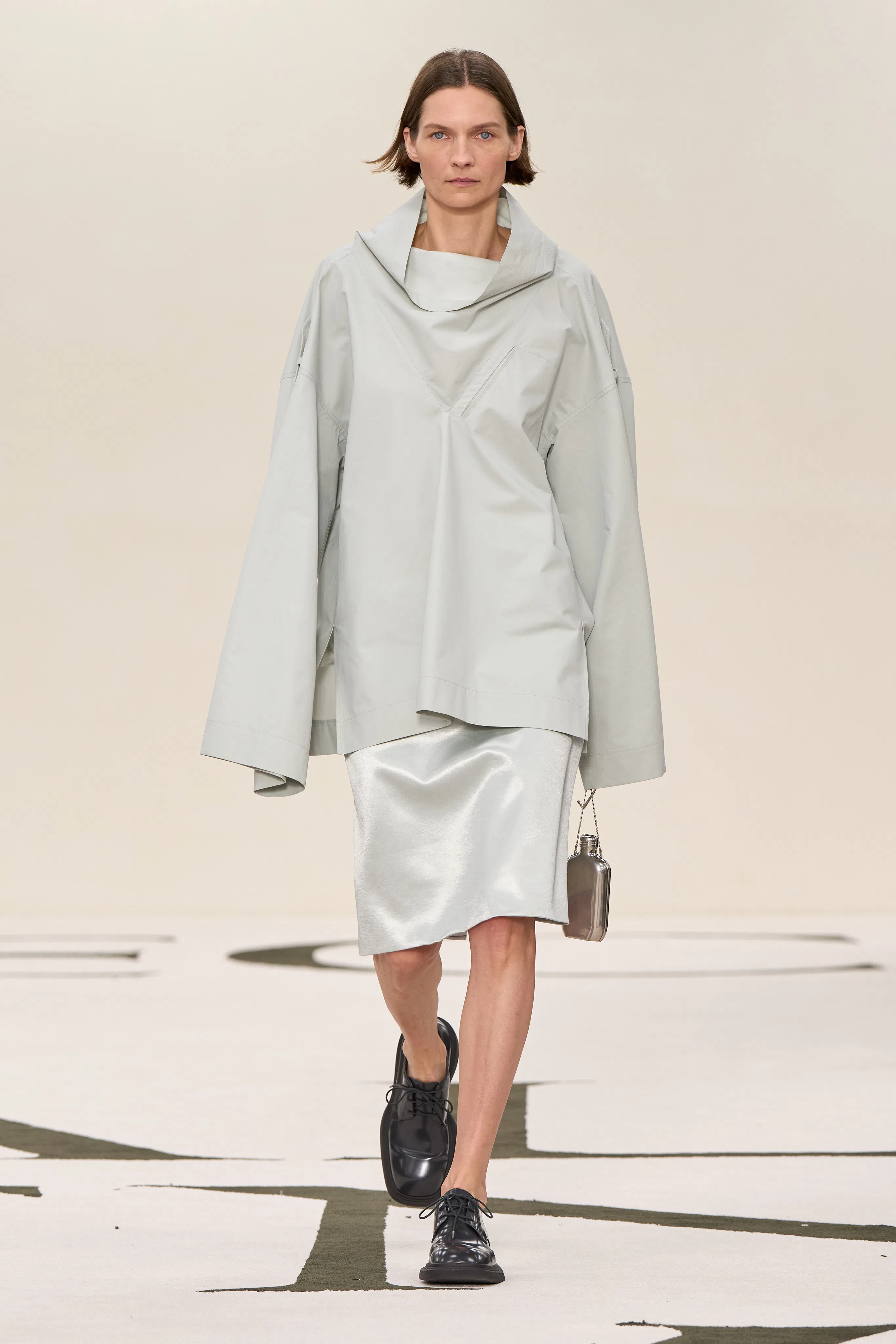 At Calvin Klein Fall 2025, Veronica Leoni Makes Minimalism Monumental