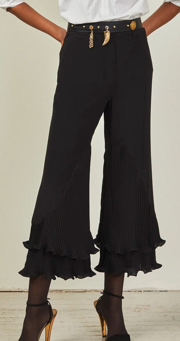 Katie Holmes’ Ruffled Capri Pants Ushered In The First Day Of Spring