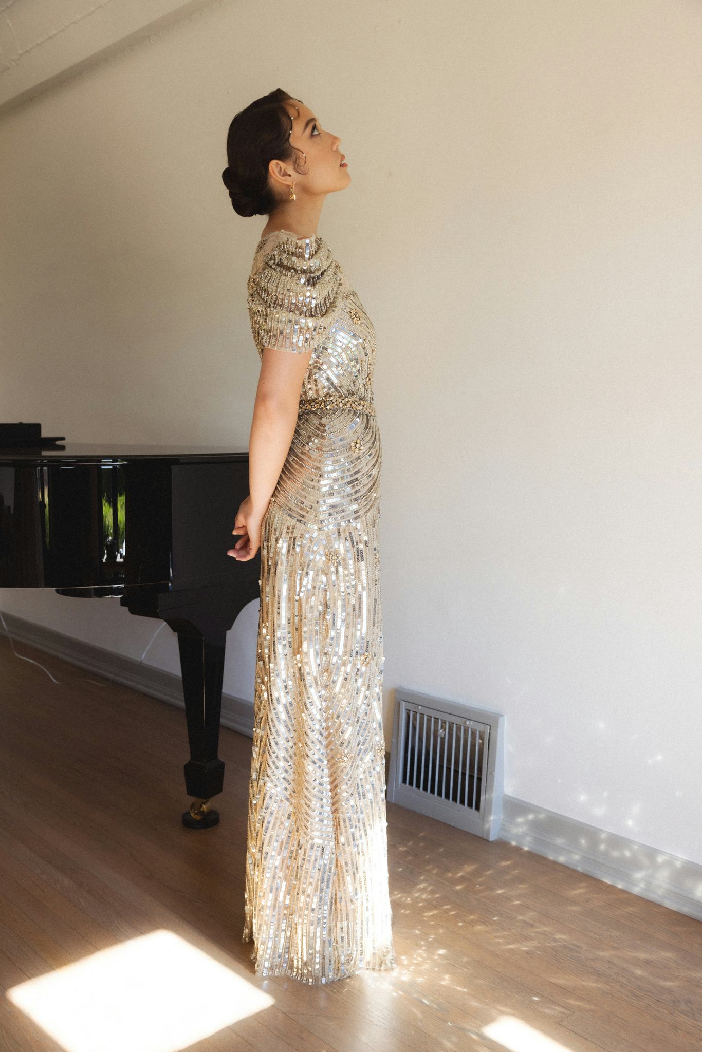 Laufey's 2025 Gold House Gala Diary: Pearls, Soft Glam & Pikachu