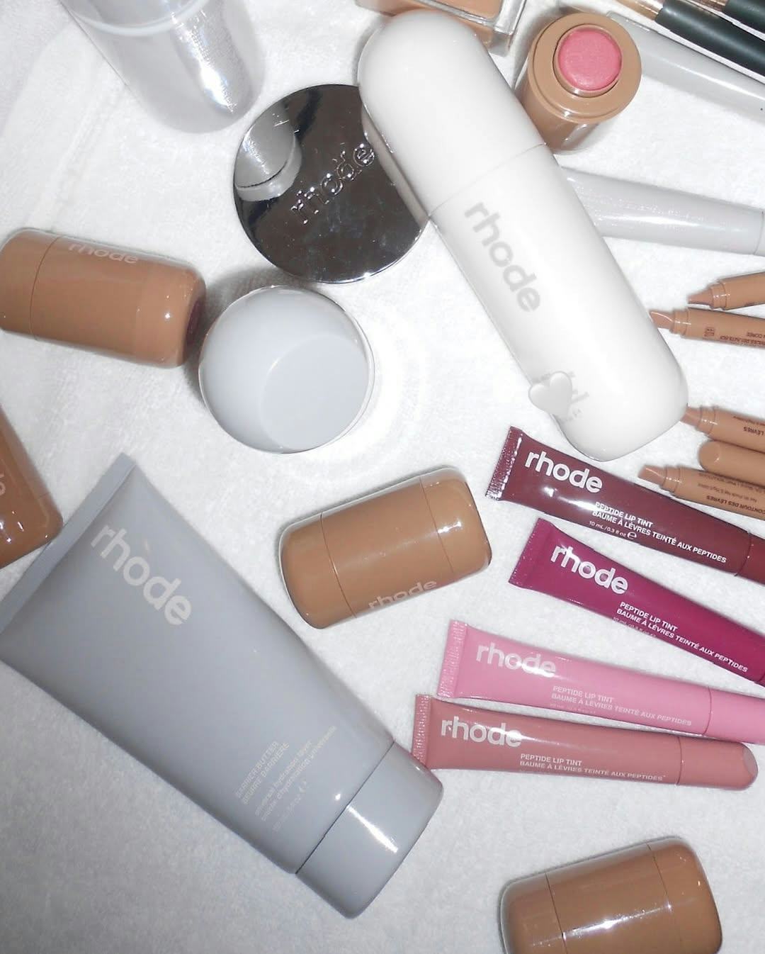 Hailey Bieber's Met Gala Makeup Featured A New Rhode Product