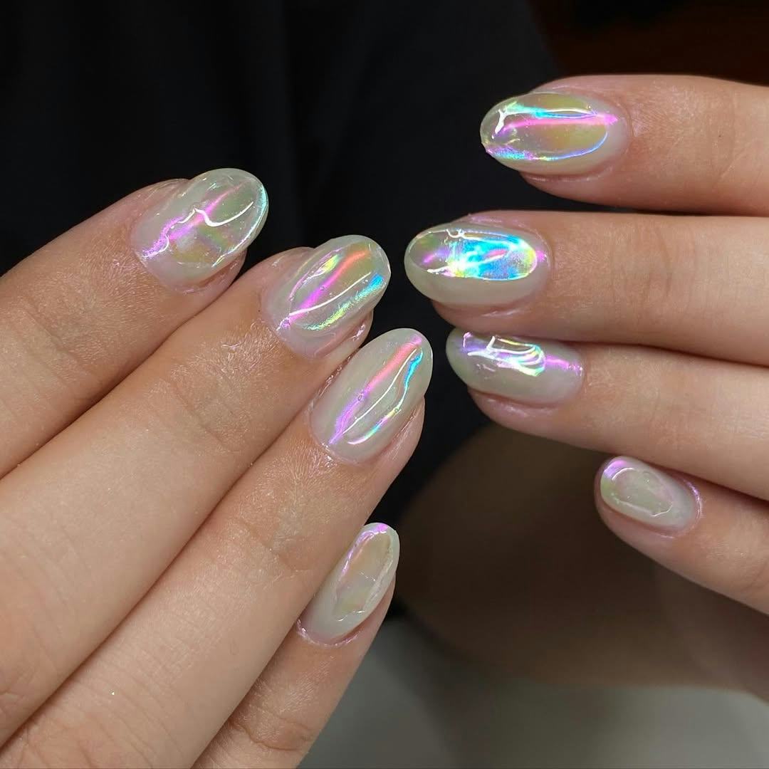 "Aurora Nails" Give Your Mani A Celestial Upgrade