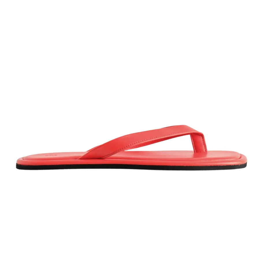 24 Fashionable Flip-Flops That Work Beyond the Beach