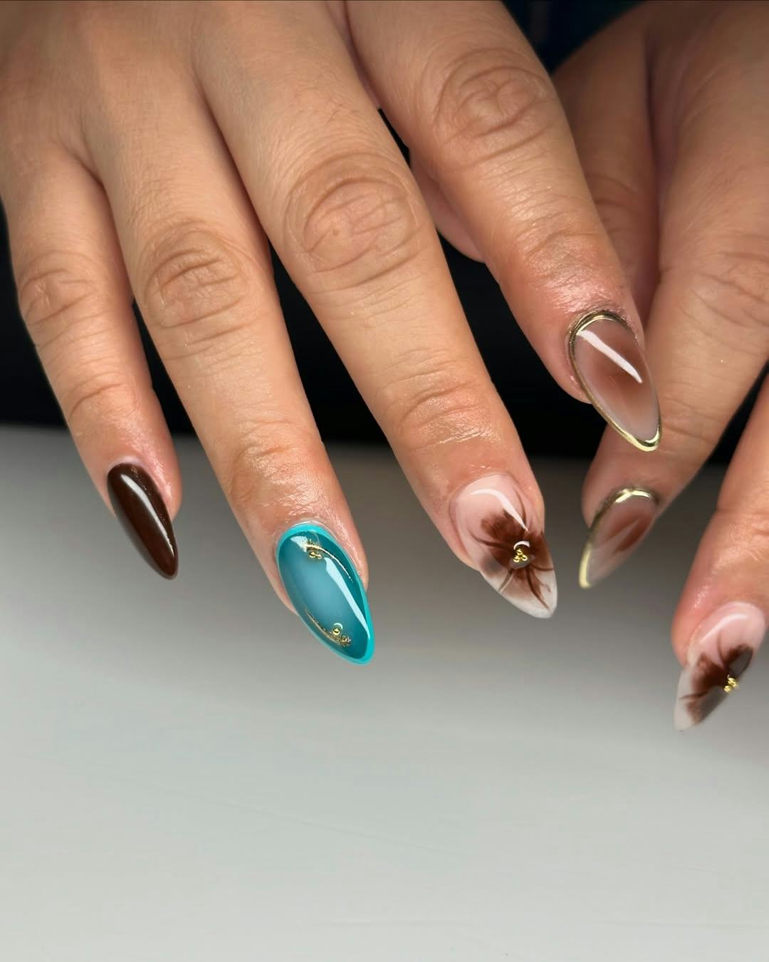 "Millennial Teal" Nails Are Back From The 2010s