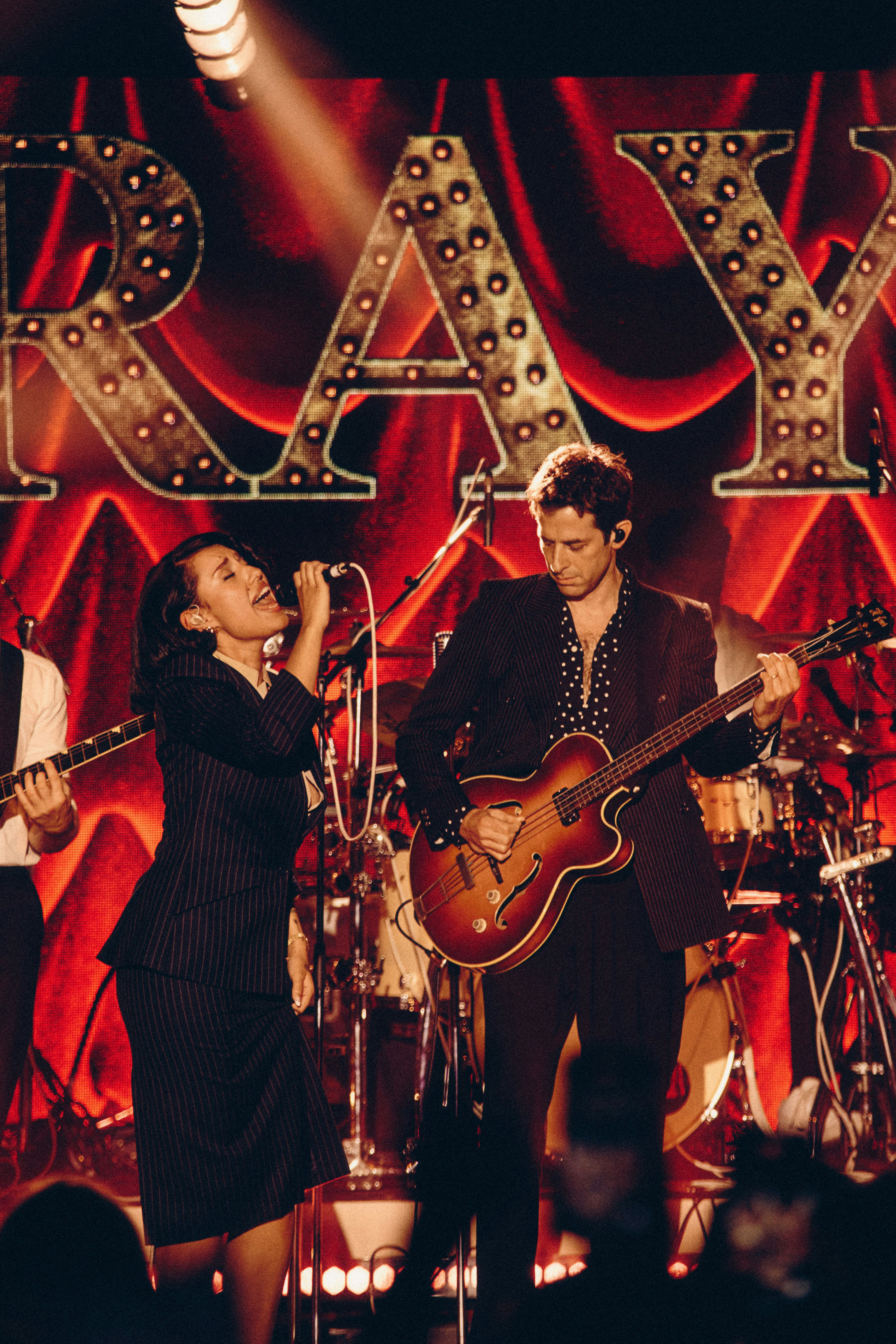 Raye Talks ‘Suzanne,’ Mark Ronson, and Her Love of Bobs