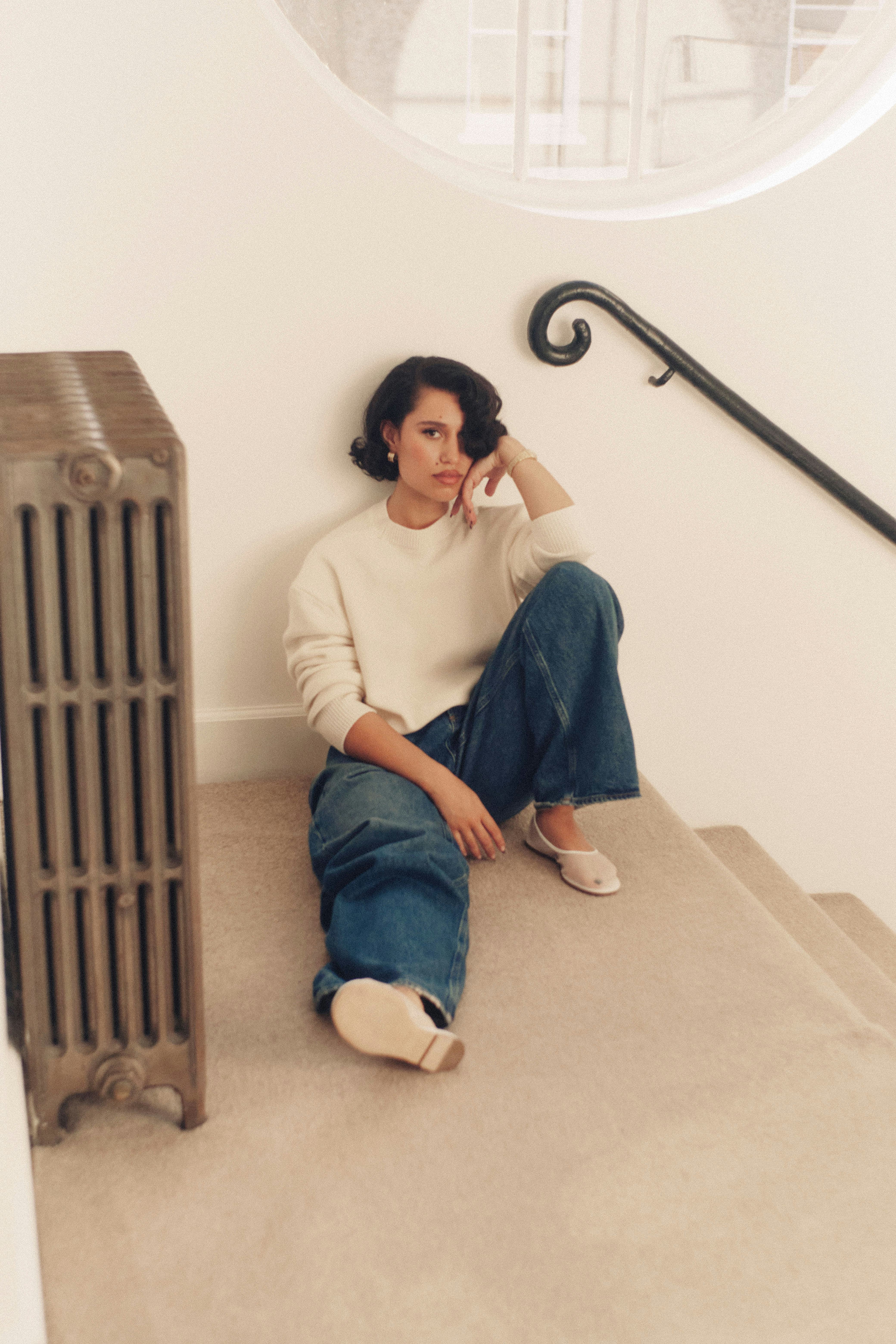 Raye Talks ‘Suzanne,’ Mark Ronson, and Her Love of Bobs