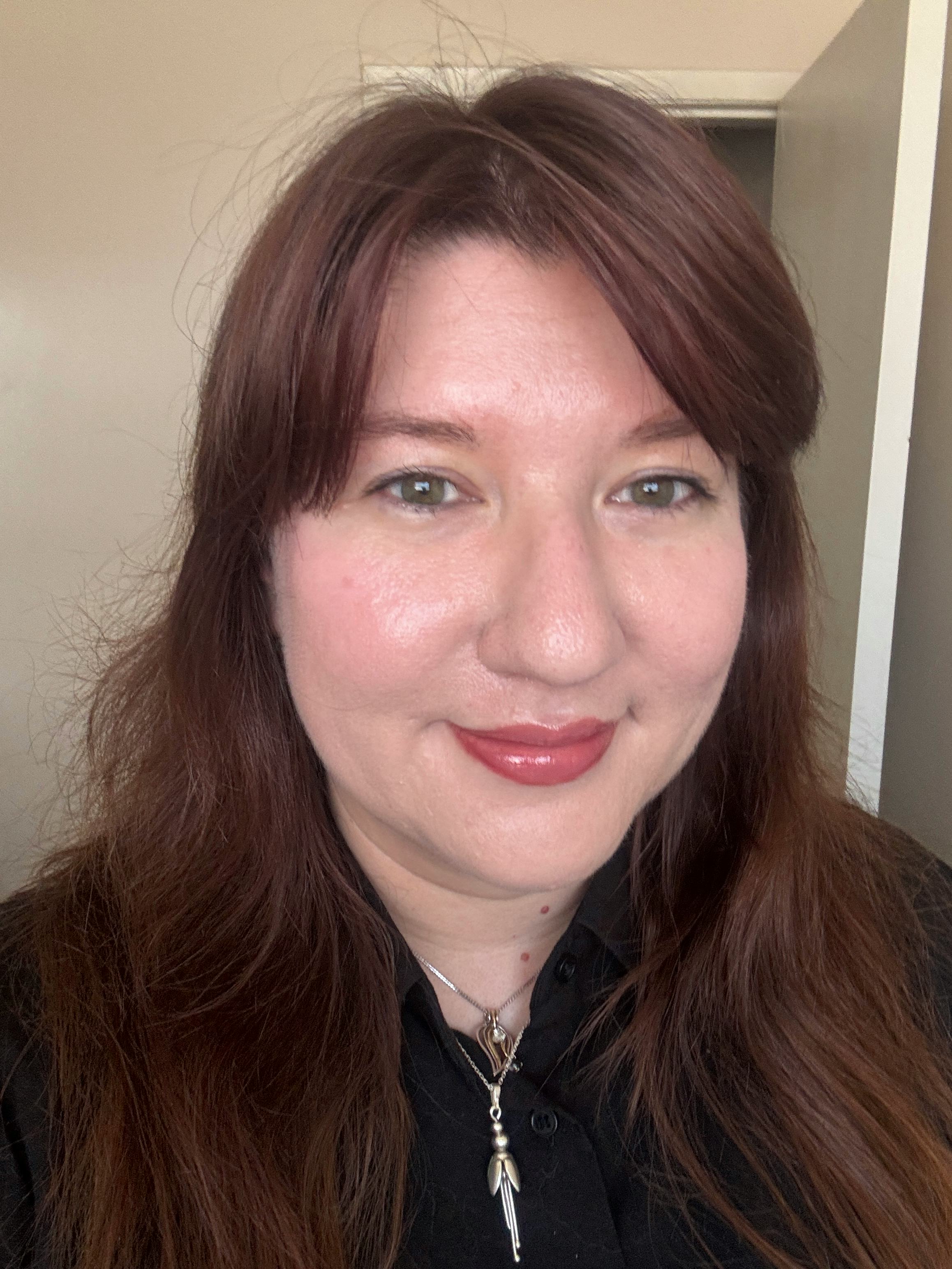 I Tried Hailey Bieber's Rhode Glazing Mist For Glass Skin Complexion