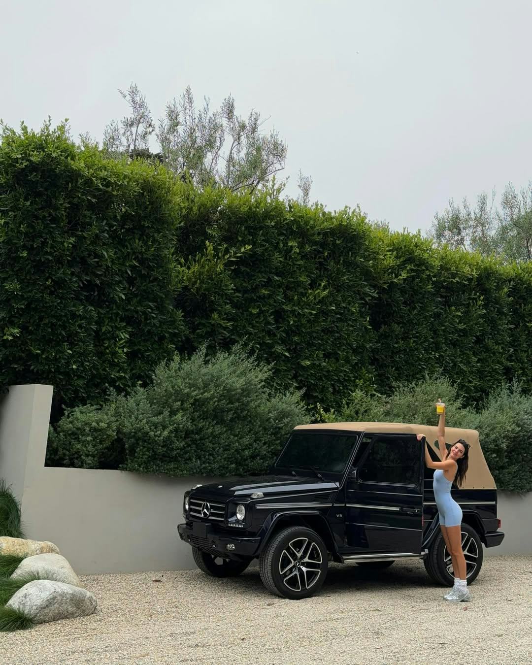 Kendall Jenner Wore A Black & White Set From Alo Yoga