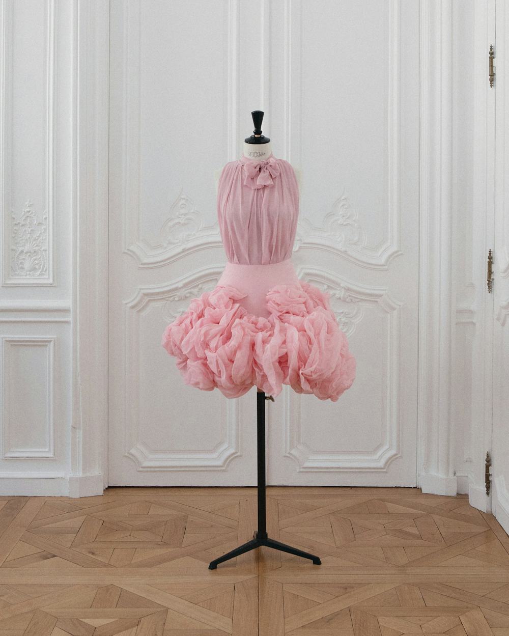 Jisoo’s Black & Pink Dior Stage Outfits Are Works Of Art