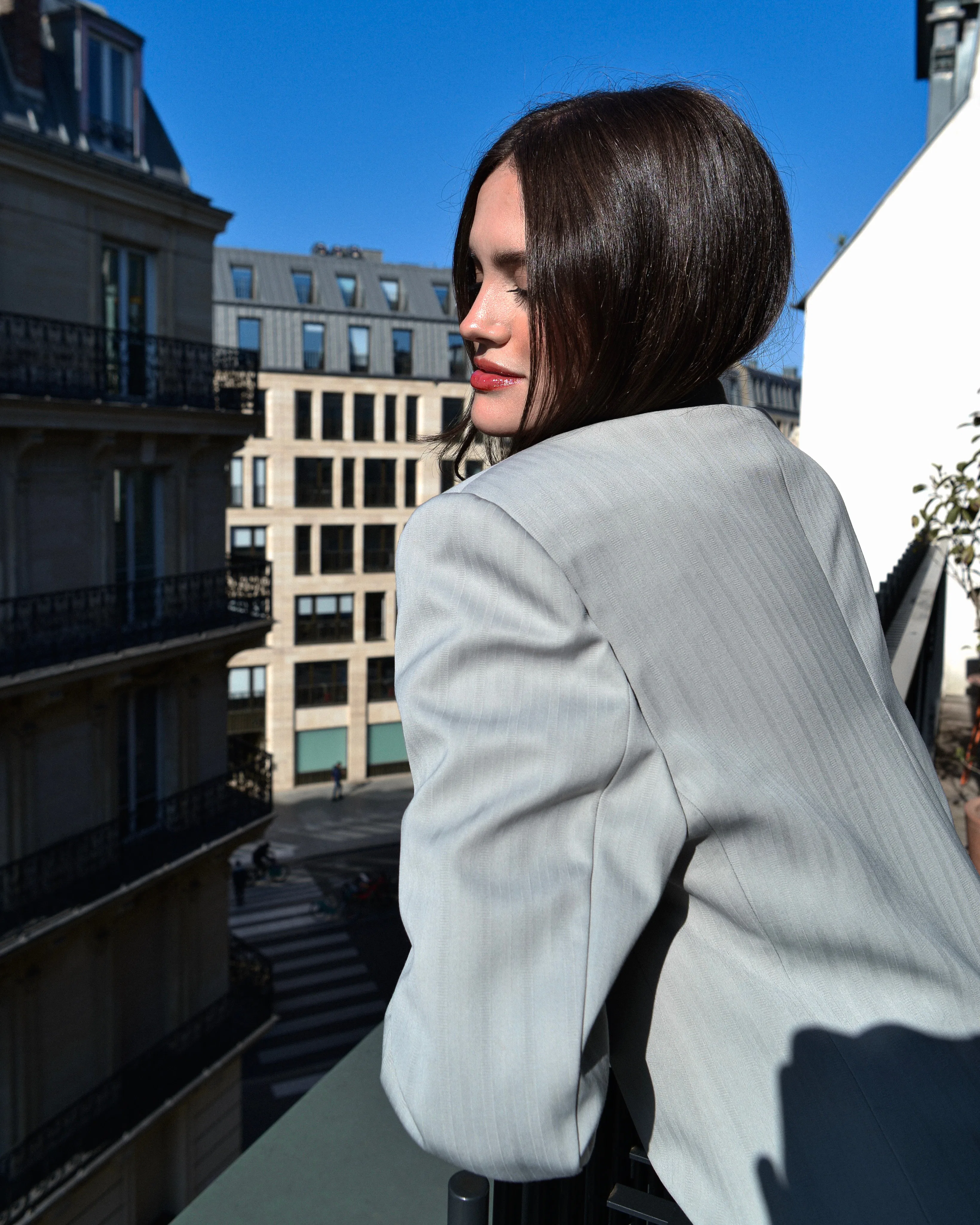 Get Ready With Julia Mervis Before Stella McCartney's PFW Show