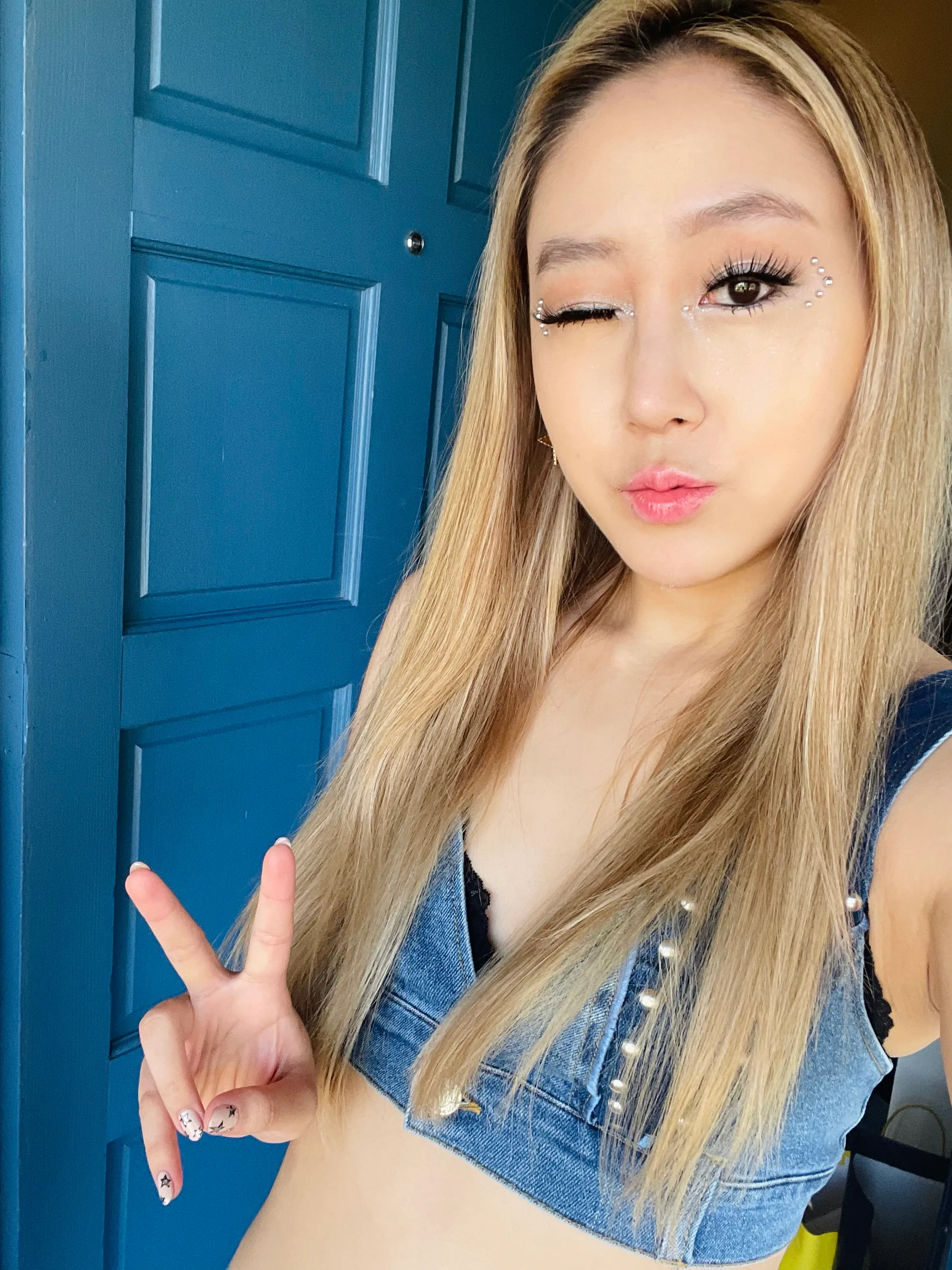My Sweatproof Festival Makeup Routine Is 8 Easy Steps