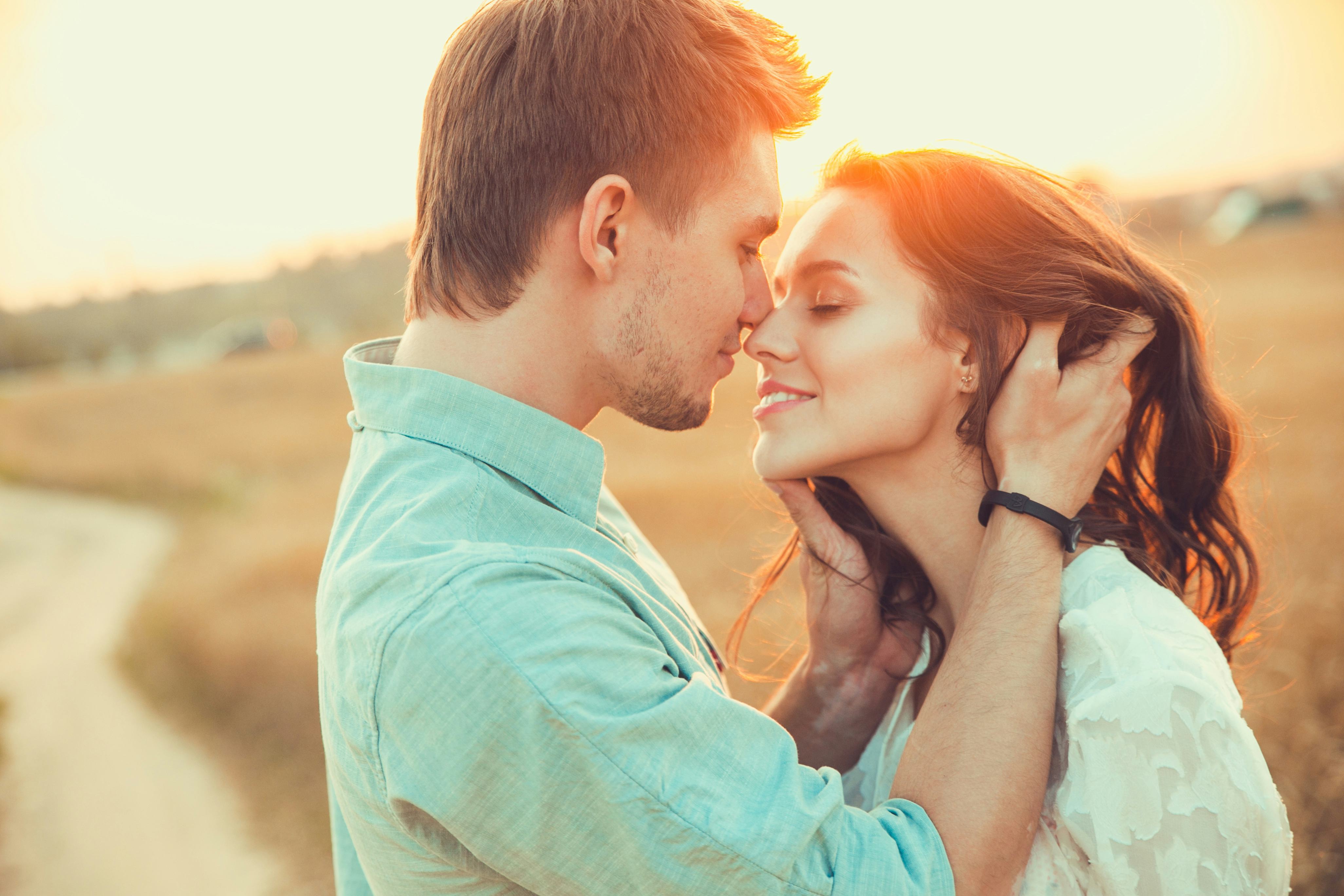 Why You're Happier When You're Single Vs. In A Couple, According To ...