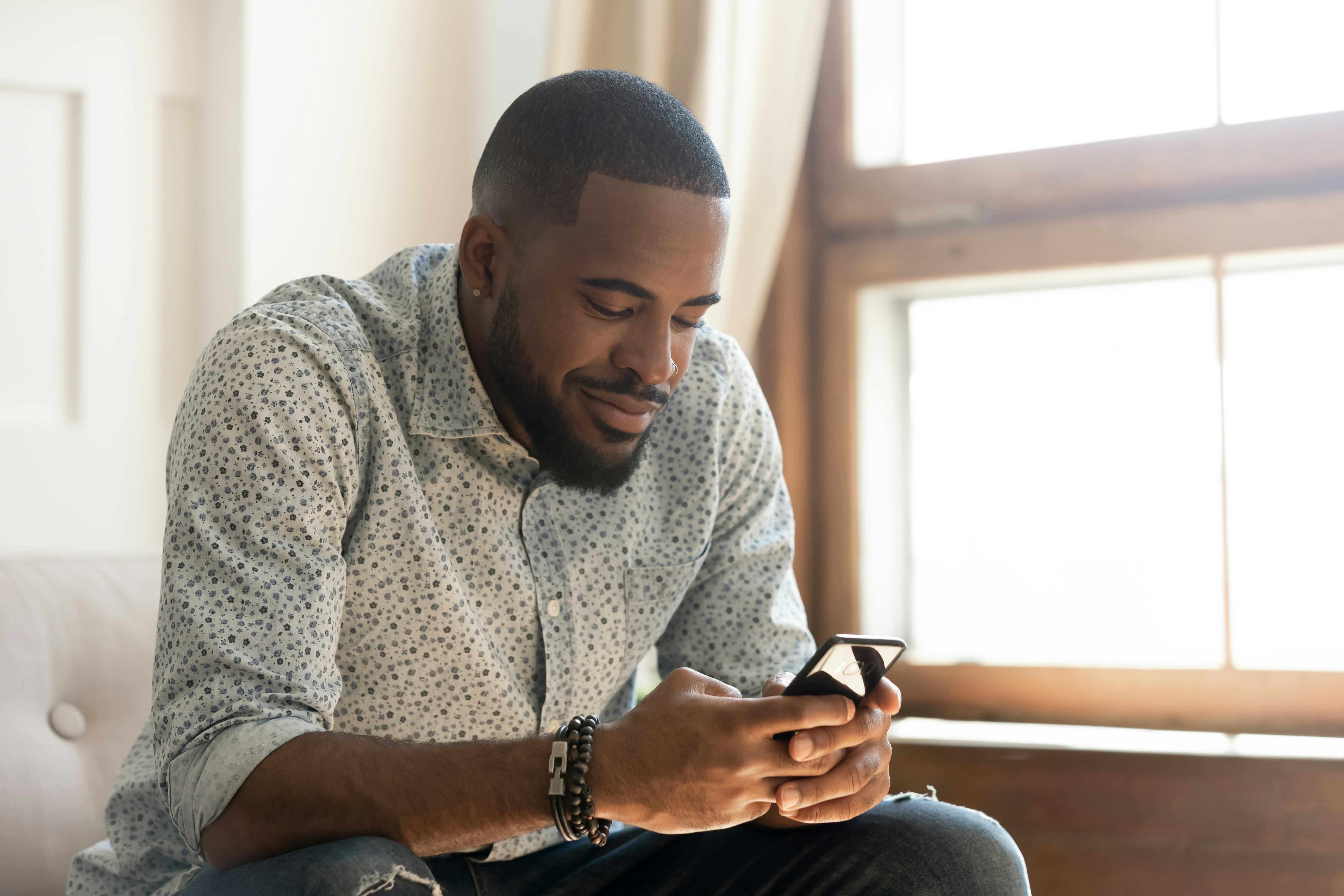 Here's How Guys Text When They Like You, According To Actual Men