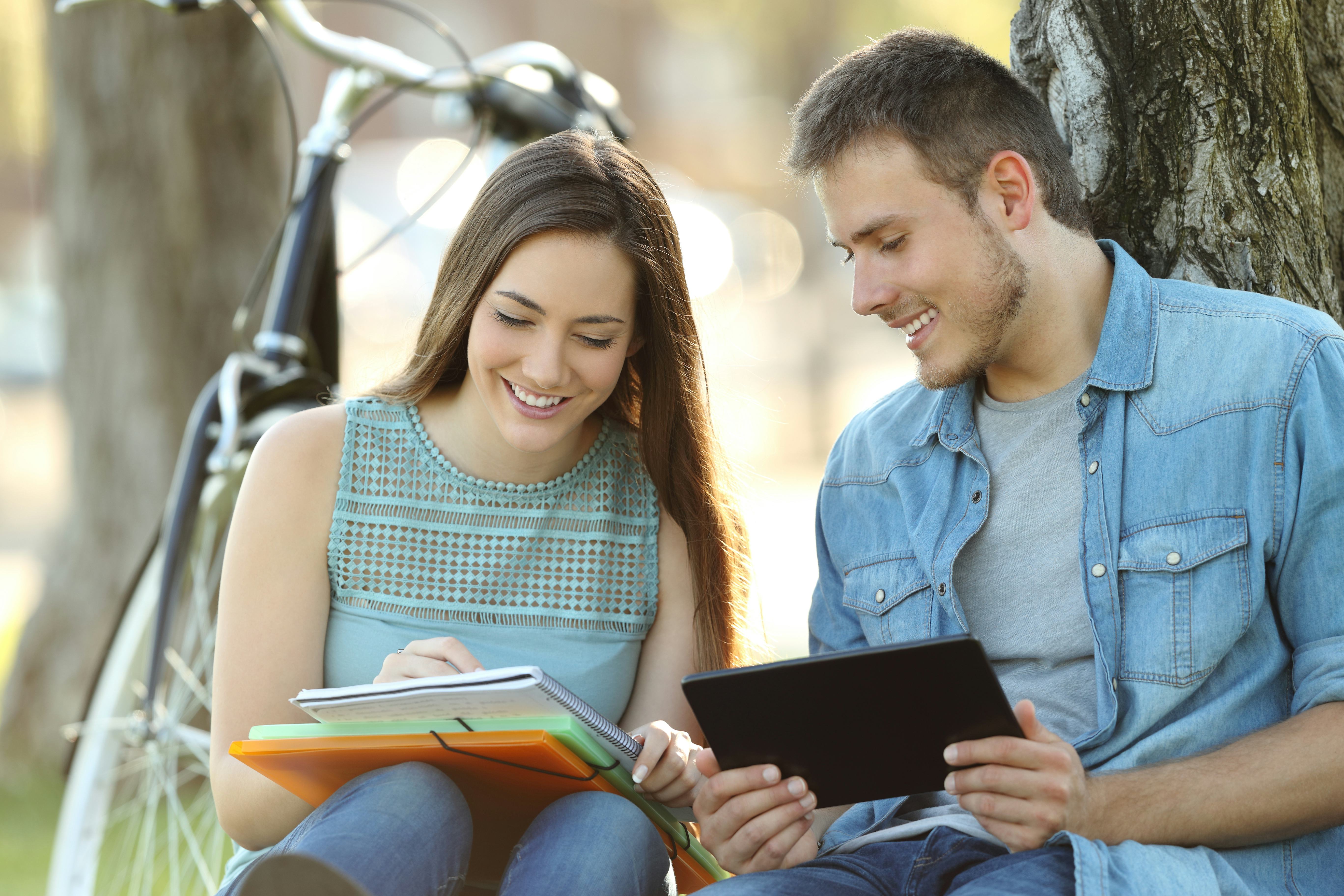 If You Want To Feel A Connection On A First Date, Try These 9 Tips