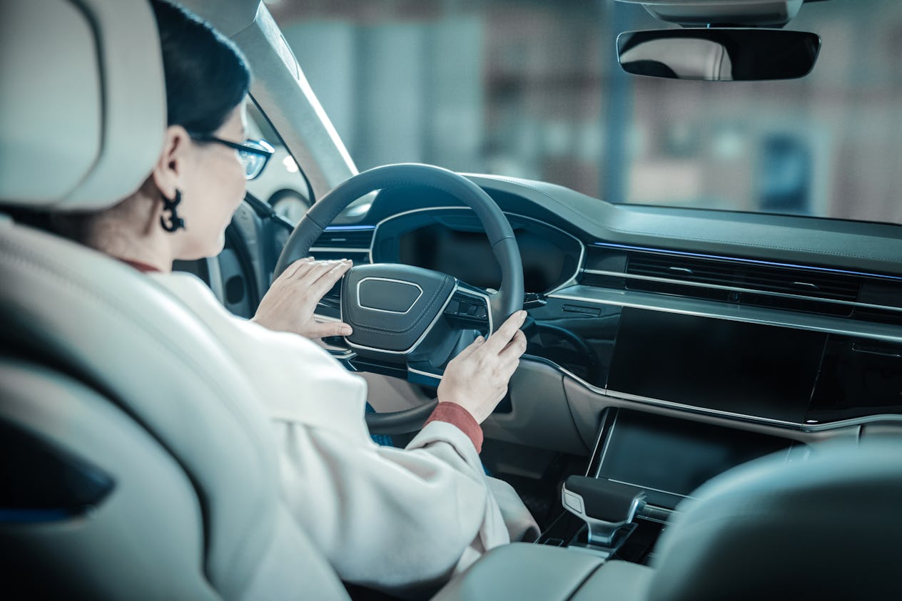 7 Best Meditations On Calm To Listen To On Your Commute