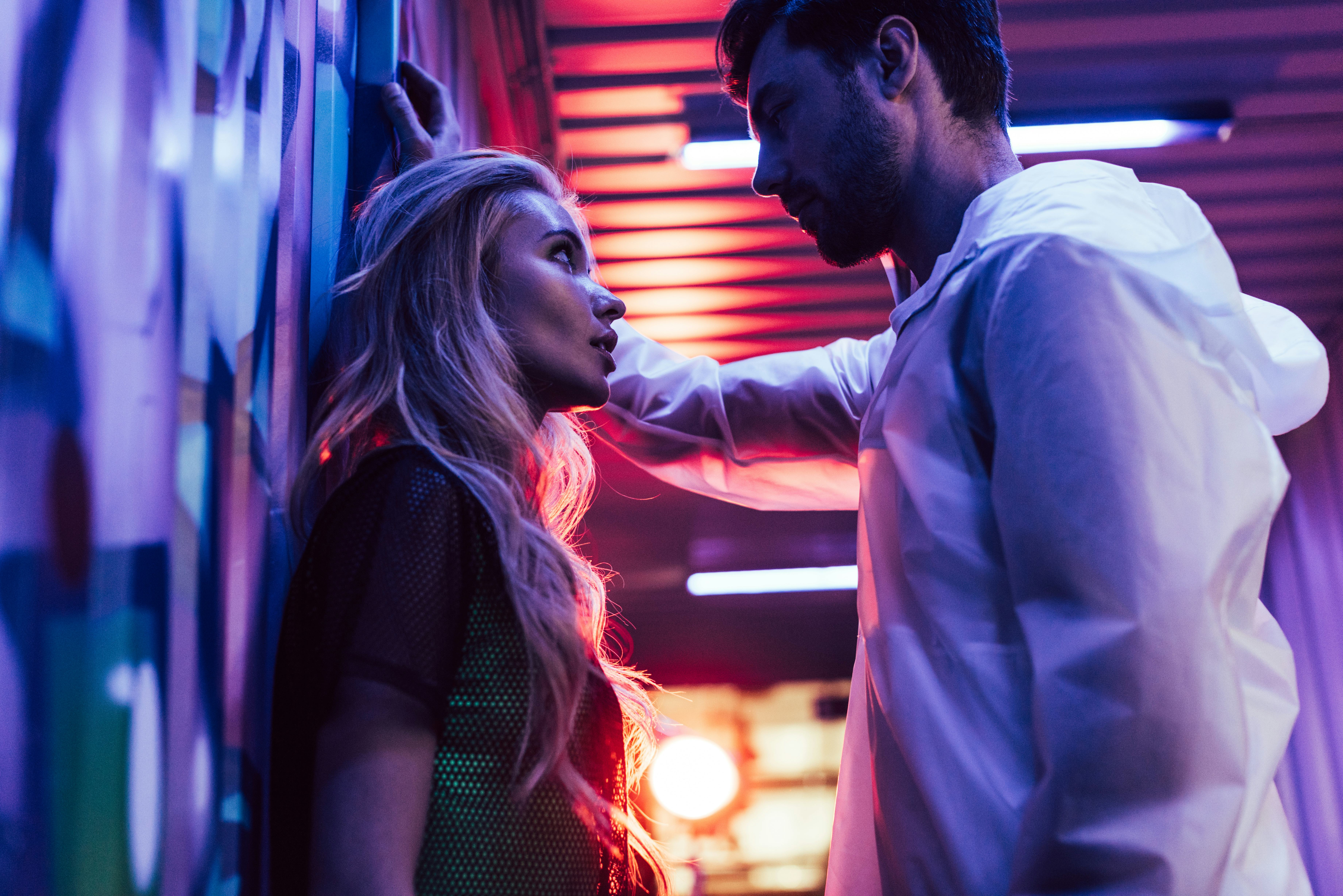 How To Tell If She's Playing Hard To Get Or Doesn't Like You