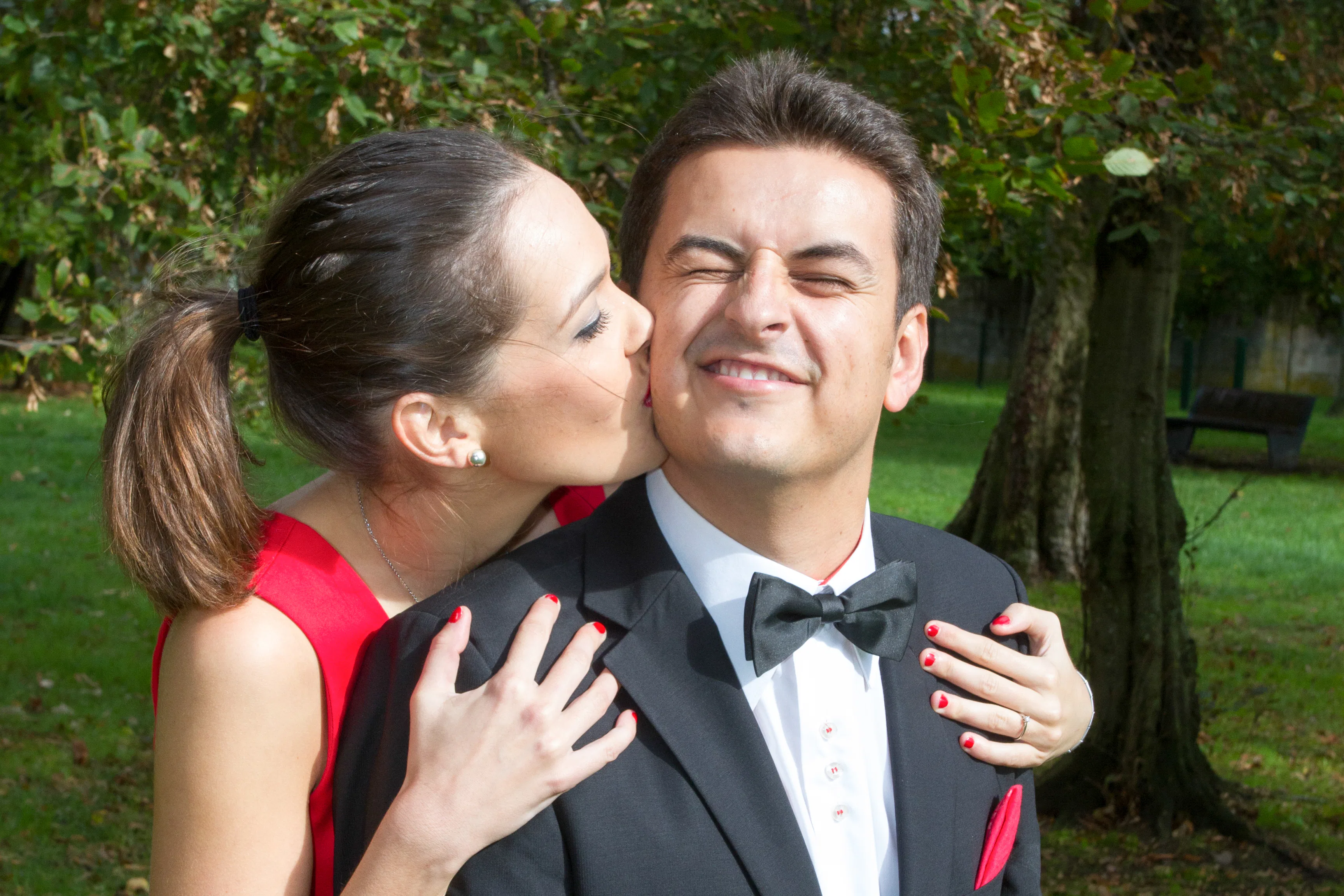 The Best Wedding Date Plus-Ones All Have These 6 Things In Common