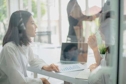 How To Stop Interrupting People & Be A Better Listener In 3 Days