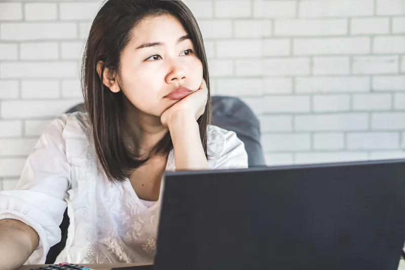 What Happens In Your Brain When You Zone Out, According To Experts