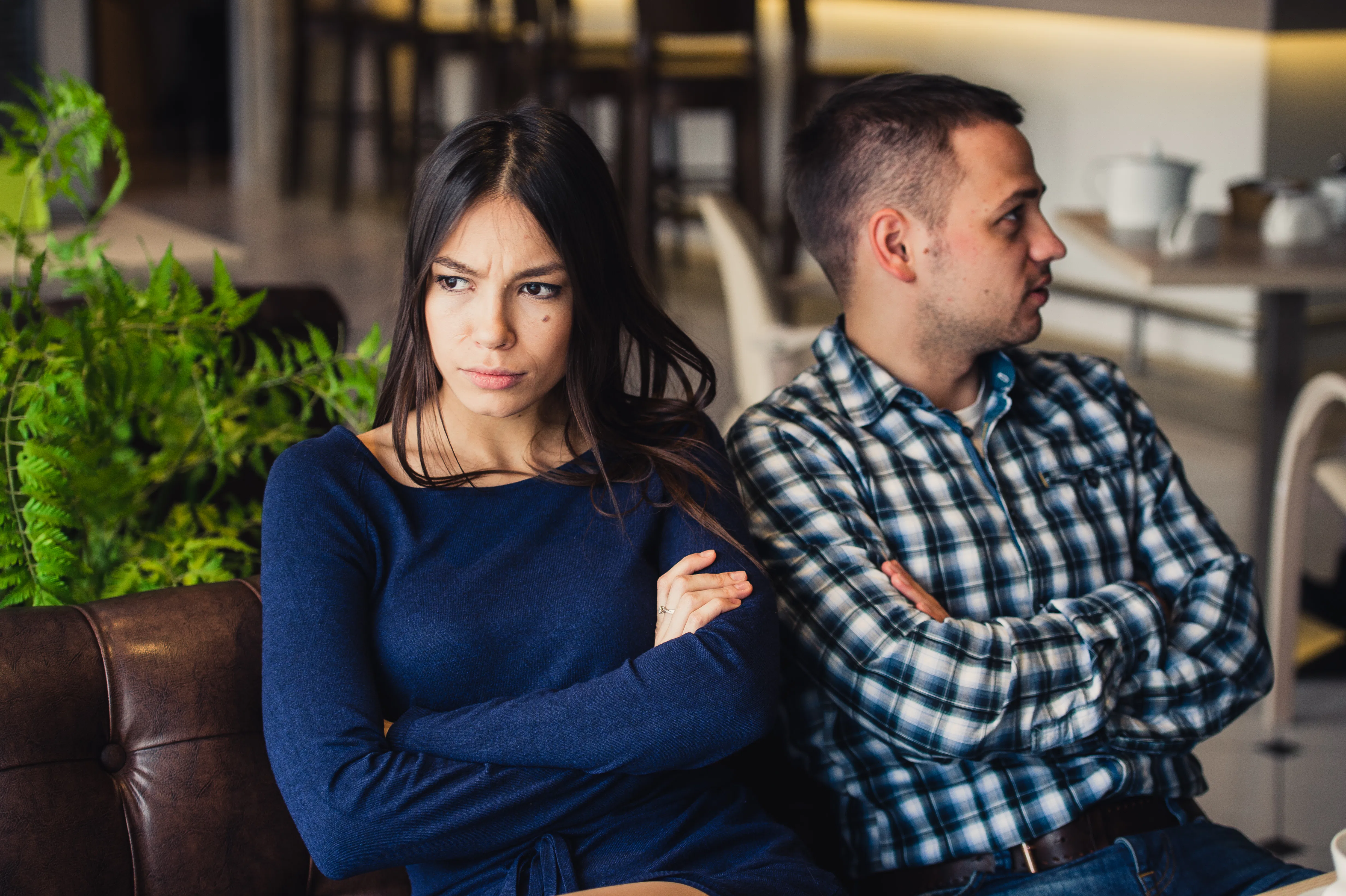 4 Signs Your Partner Isn't Ready To Settle Down Yet, So Pump The Brakes