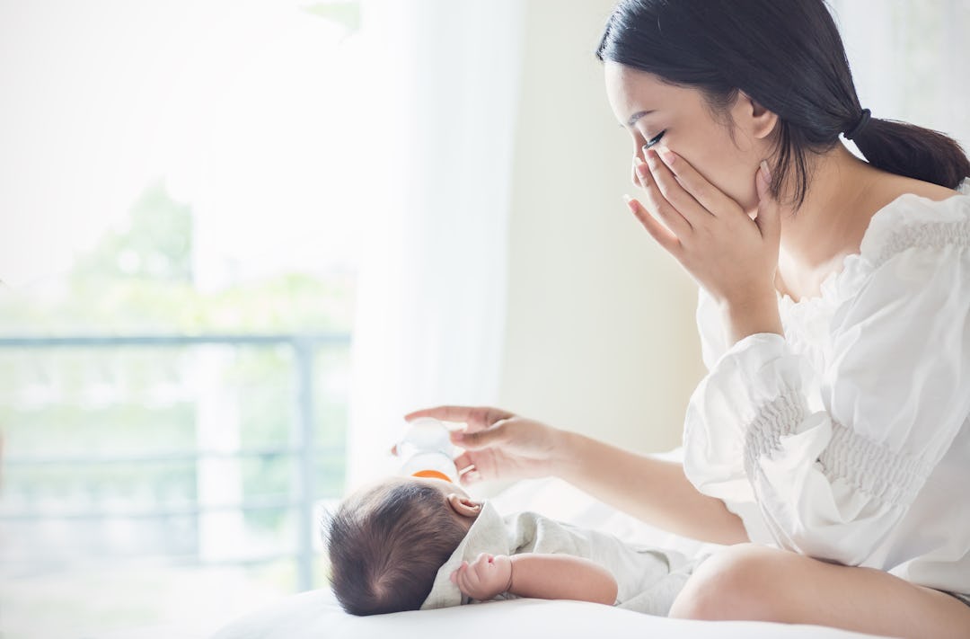 10 Ways To Help Someone With Postpartum Depression, According To Experts