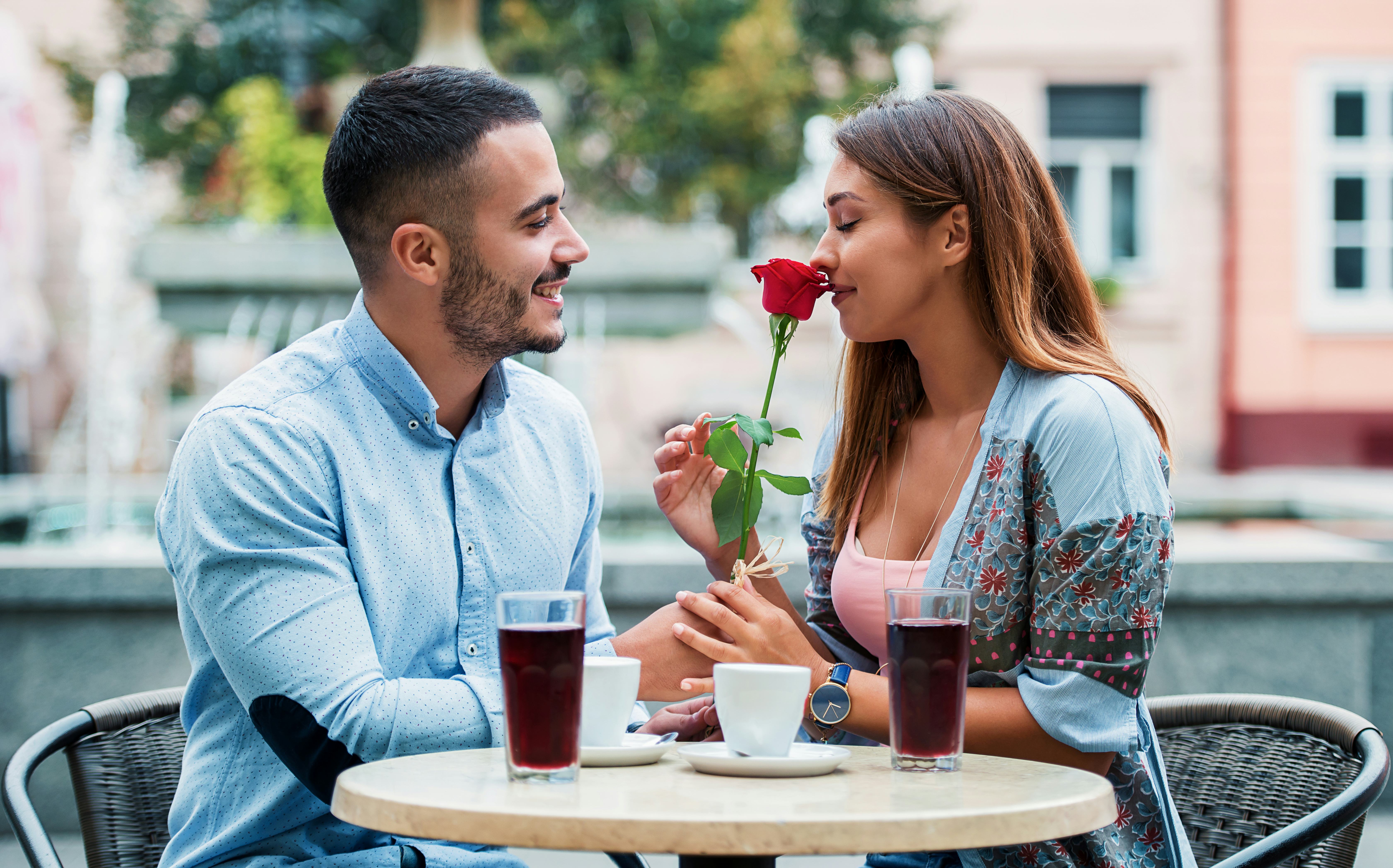 3 Personality Types Who Love Cheesy Romantic Gestures