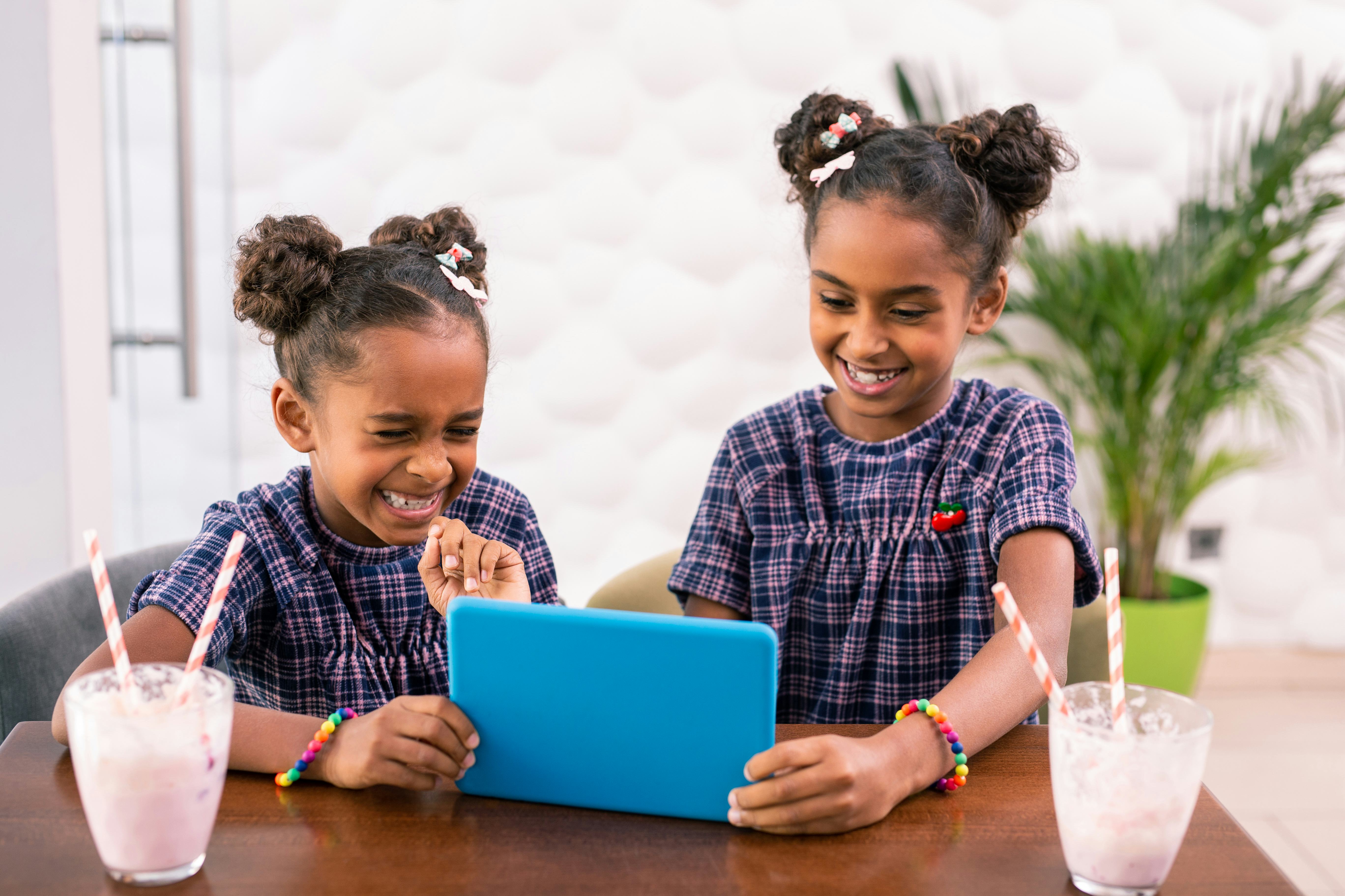 What Happens To Girls When They Surround Themselves With Other Girls