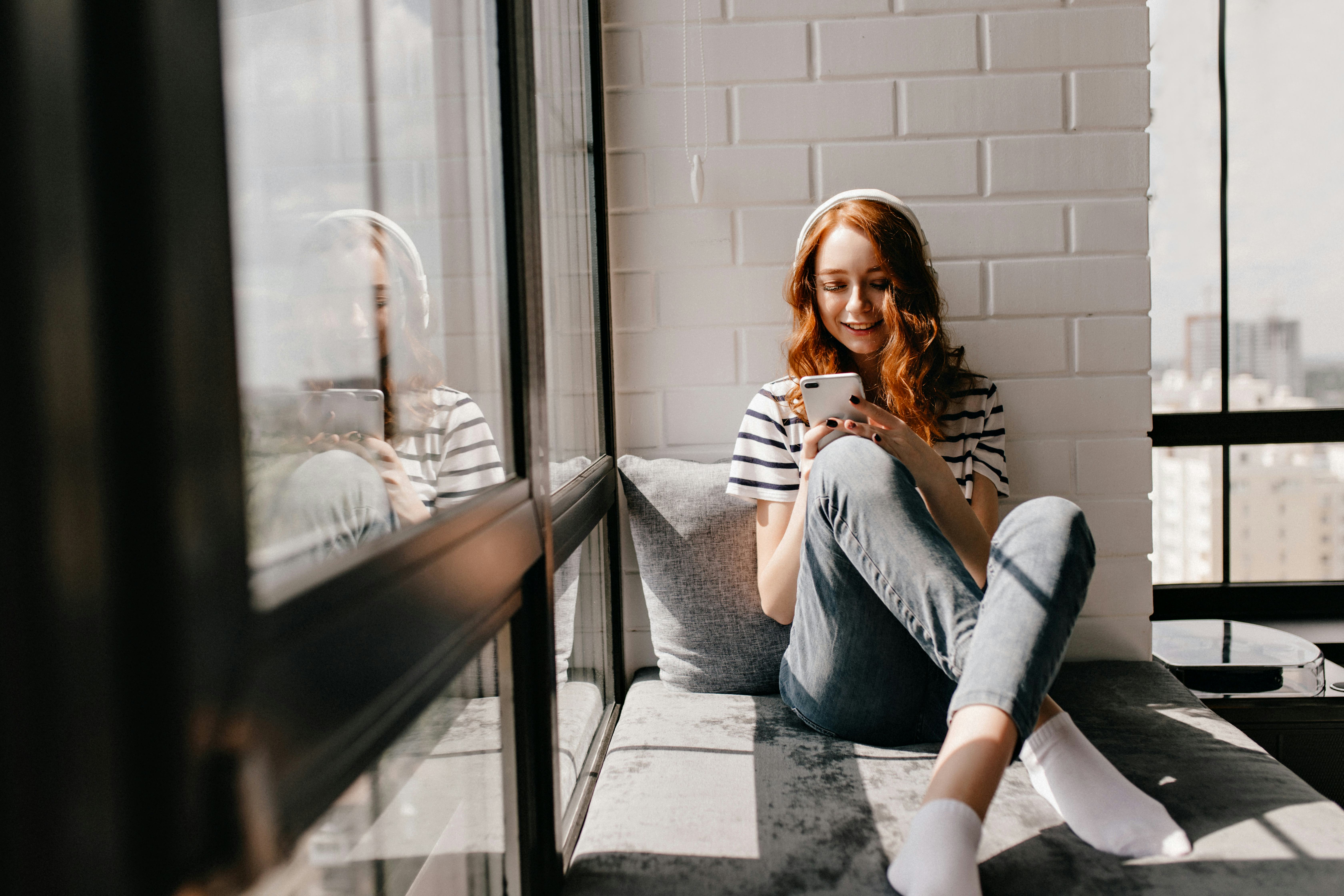 7 FaceTime Date Tips That'll Amp Up The Romance