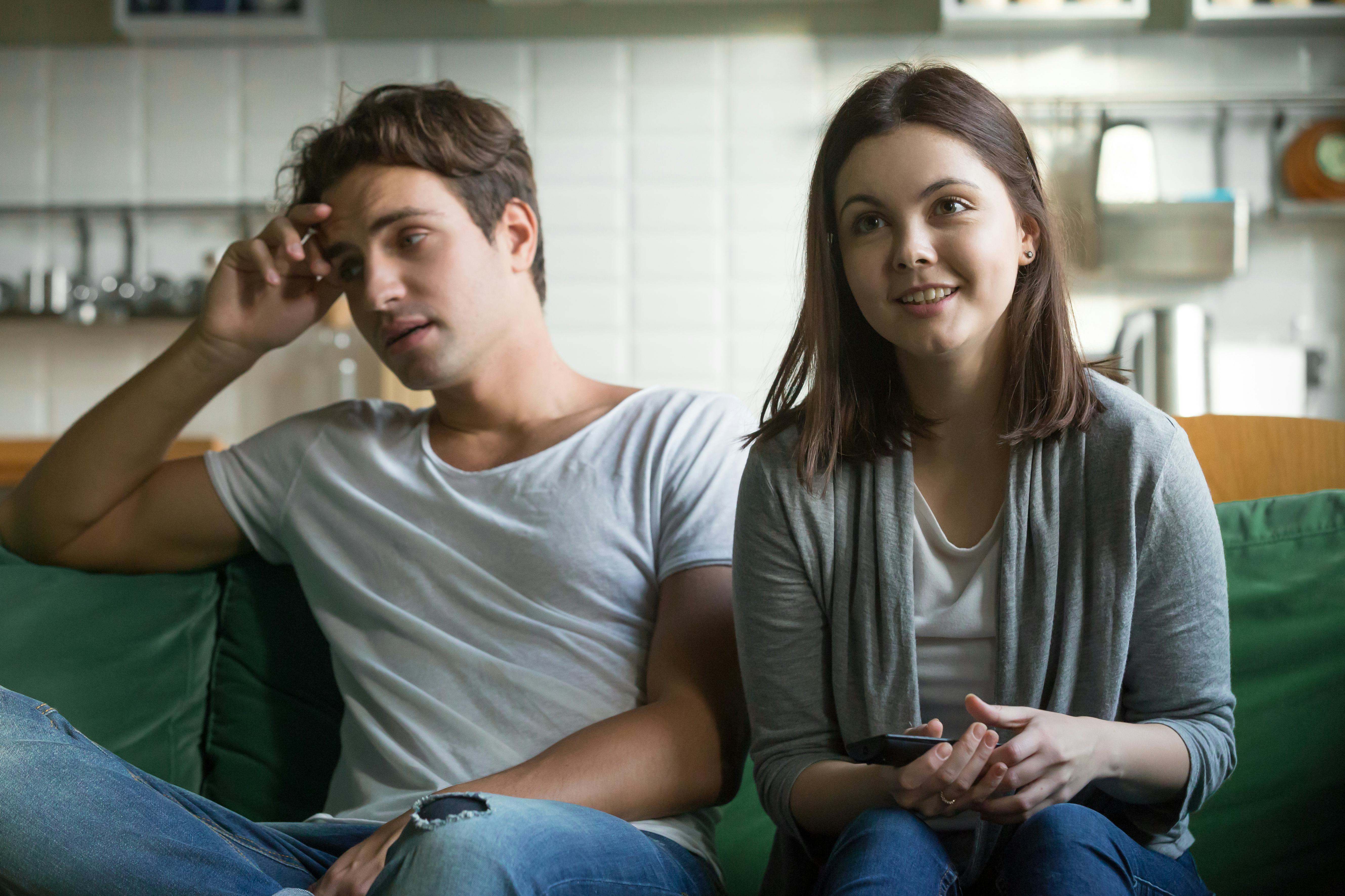 “Is My Boyfriend Bored Of Me?” — Experts Weigh In On How To Tell